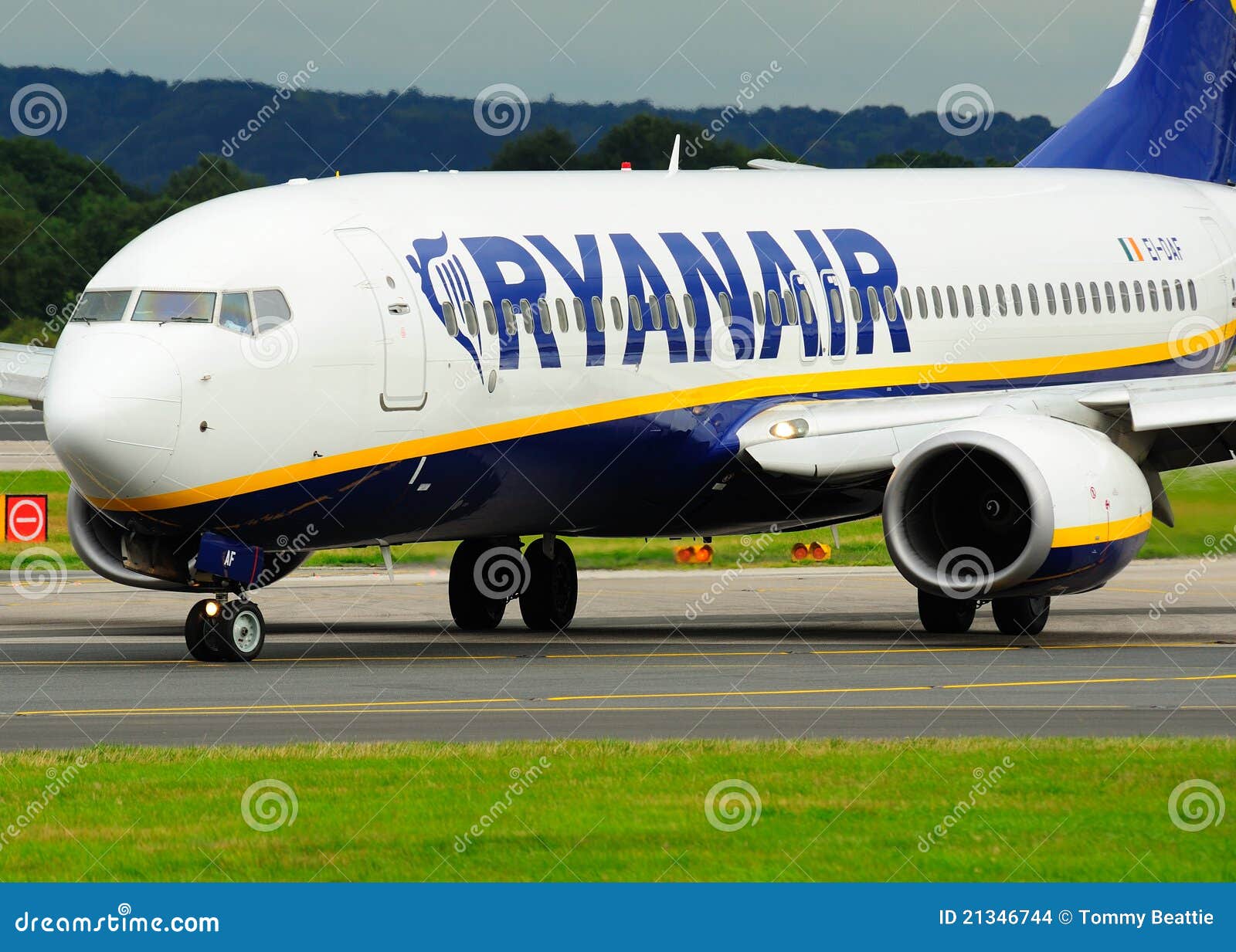 Ryanair Boeing 737-800 Is Landing On Runway 07L In Front Of Parked ...