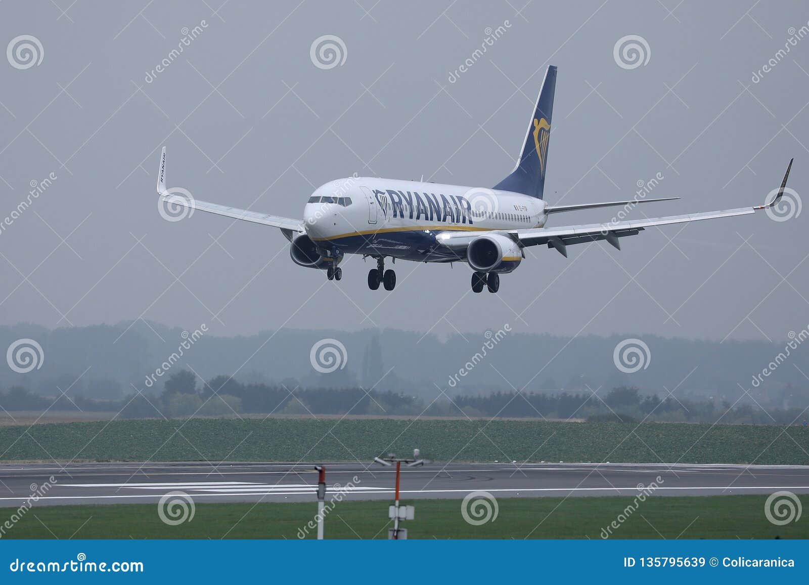 Ryanair Boeing Plane Approaching the Runway Editorial Stock Image ...