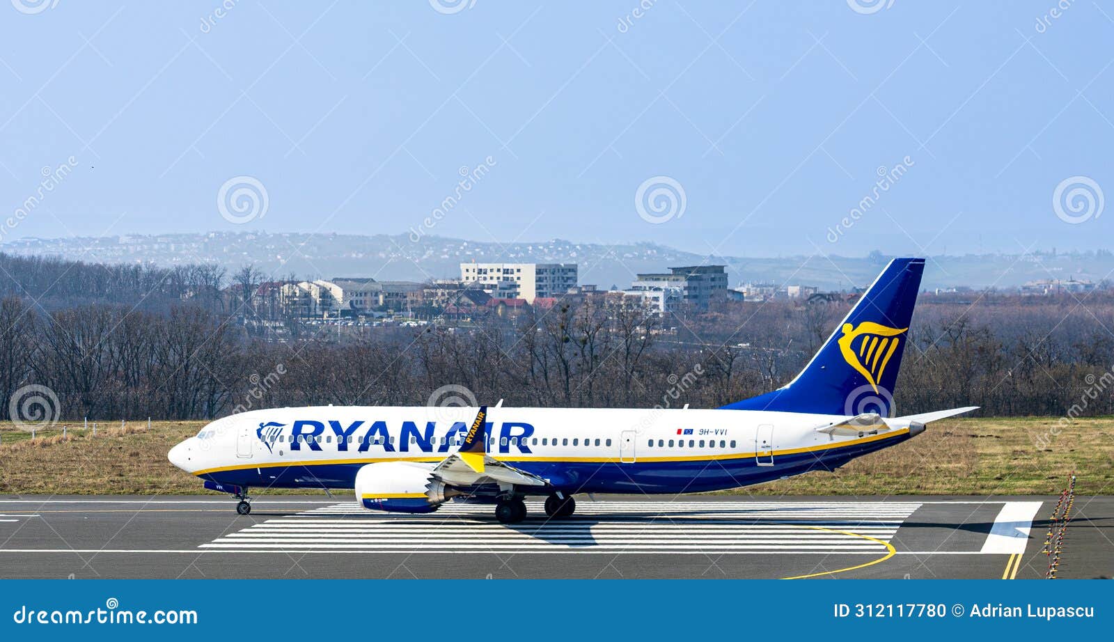 Ryanair S Boeing 737 Ready for Take Off Editorial Image - Image of wing ...