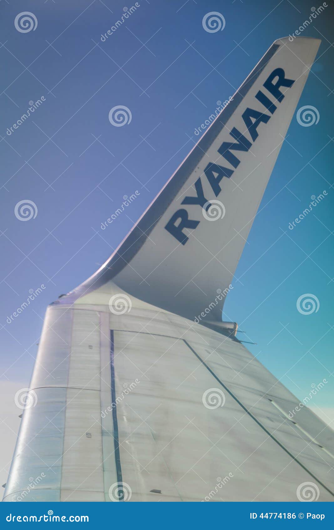 Ryanair winglet close up editorial photo. Image of flight - 44774186