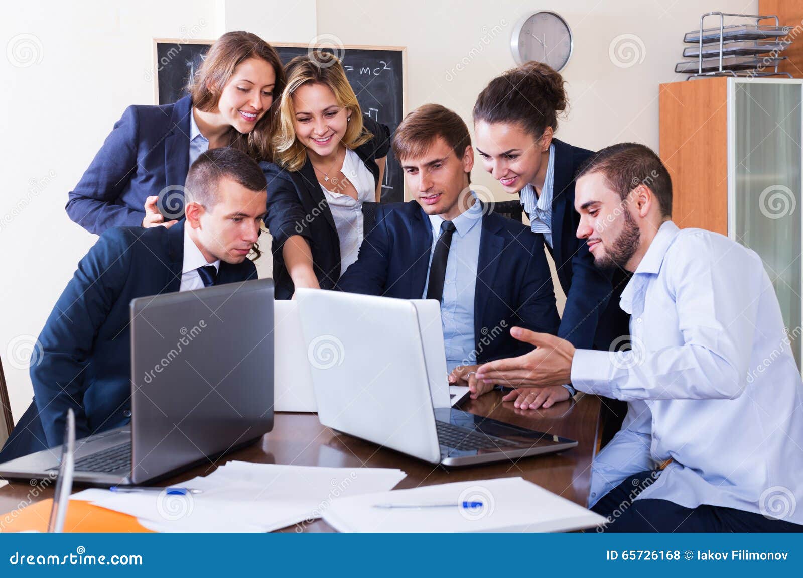 Réunion D'affaires D'équipe Réussie Photo stock - Image du ...