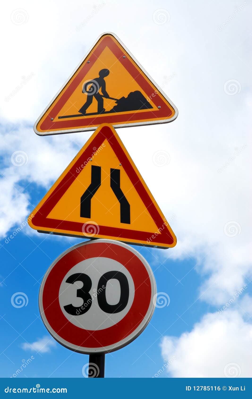 Símbolos del tráfico foto de archivo. Imagen de peligroso - 12785116