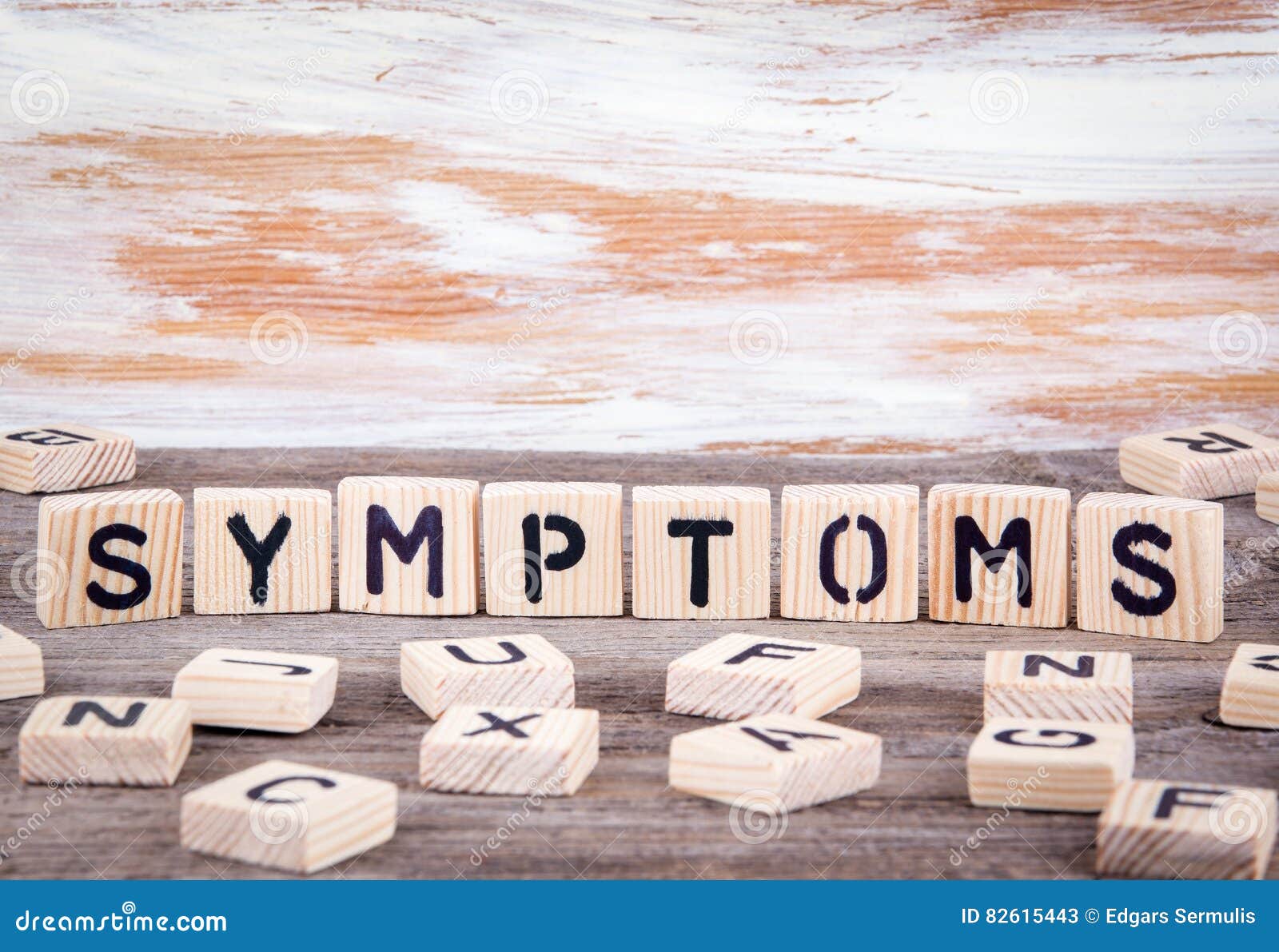 Síntomas De Letras De Madera En Fondo De Madera Imagen de archivo ...