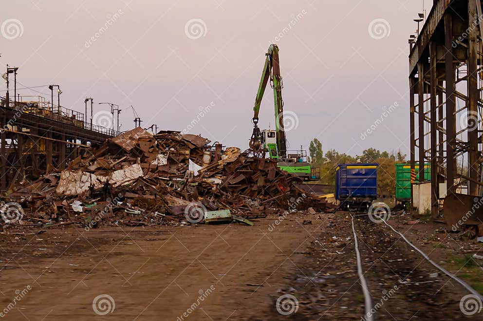 S Broom. Scrap Metal Loading. Mechanisms for Loading Scrap Metal ...