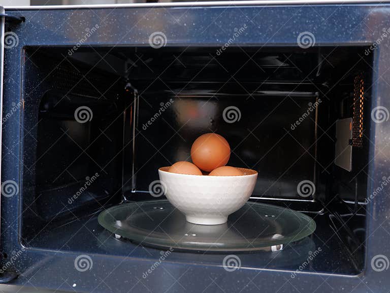 It S Dangerous To Cook Shelled Eggs in the Microwave, Eggs Explode in ...