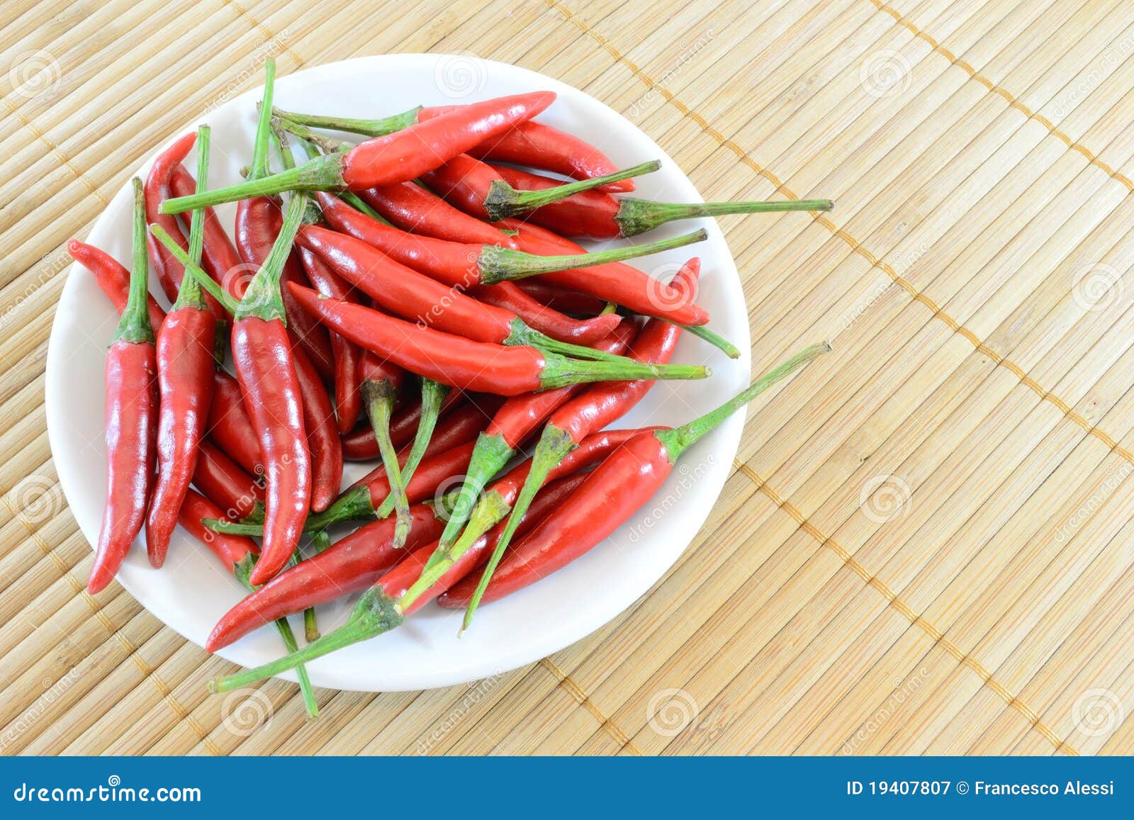 S/poivron rouges image stock. Image du épicé, poivres - 19407807