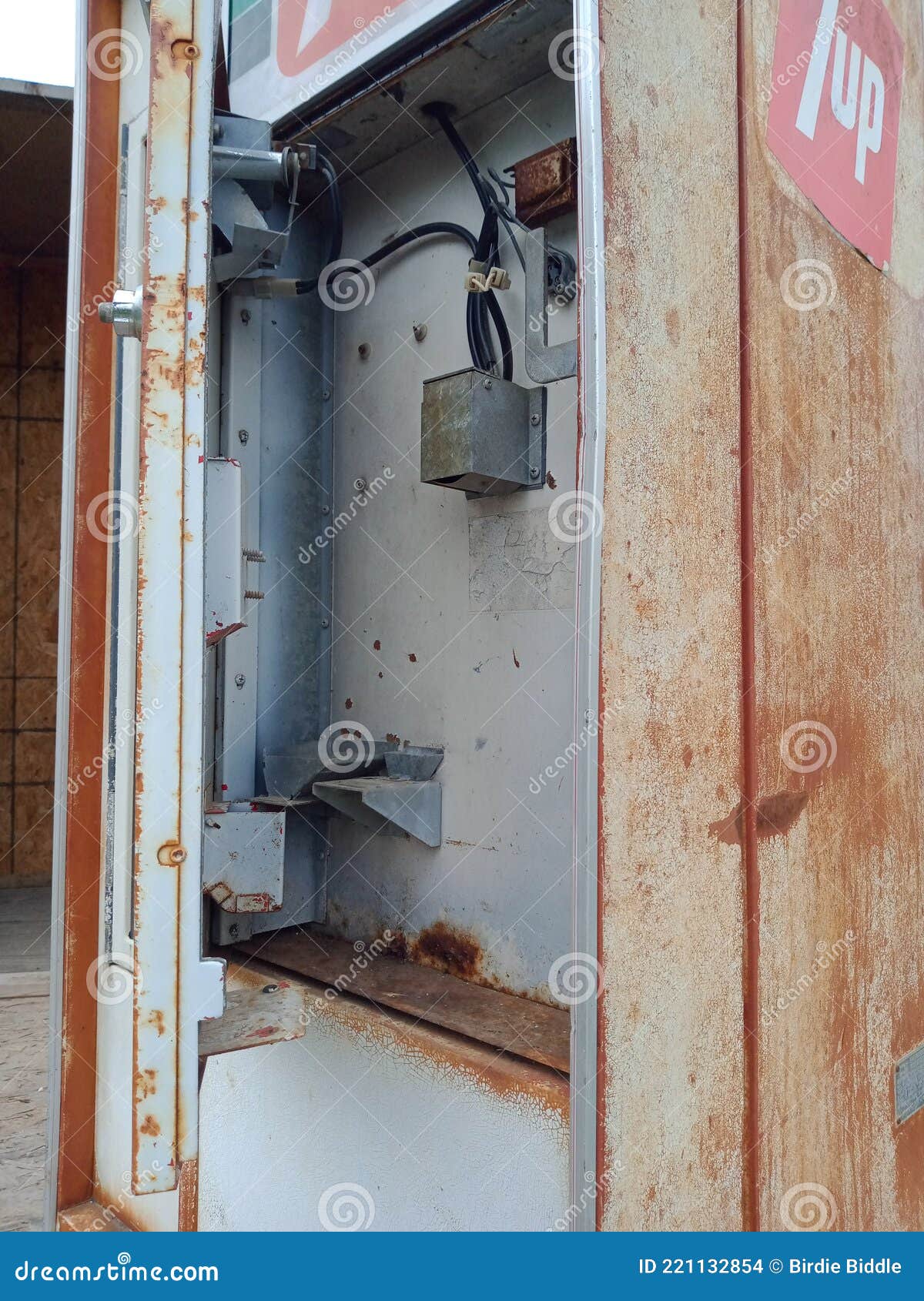 1970s Vintage 7up machine editorial stock image. Image of vintage ...