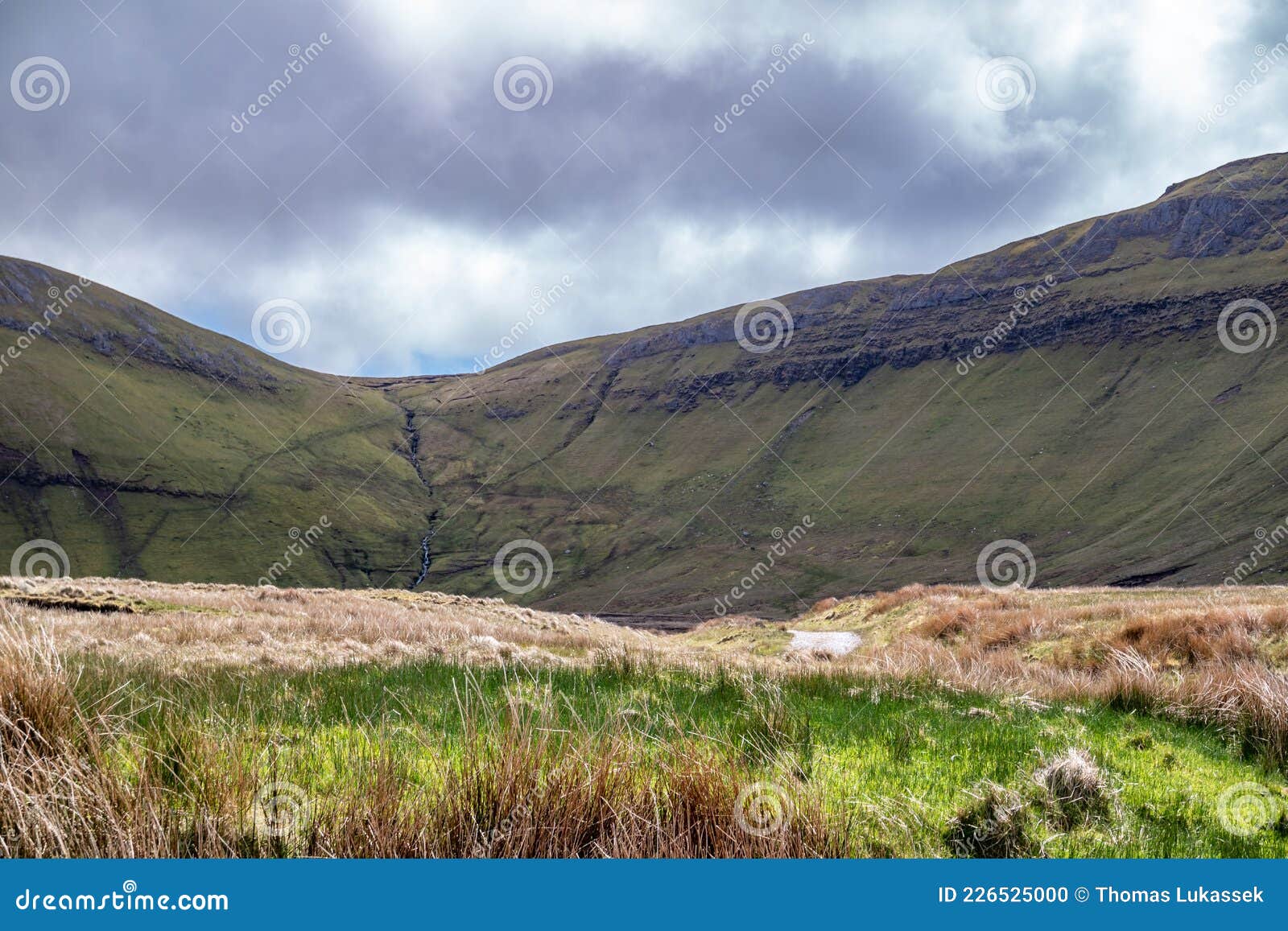 That S the Way Up To Benbulbin in County Sligo - Donegal Stock Photo ...