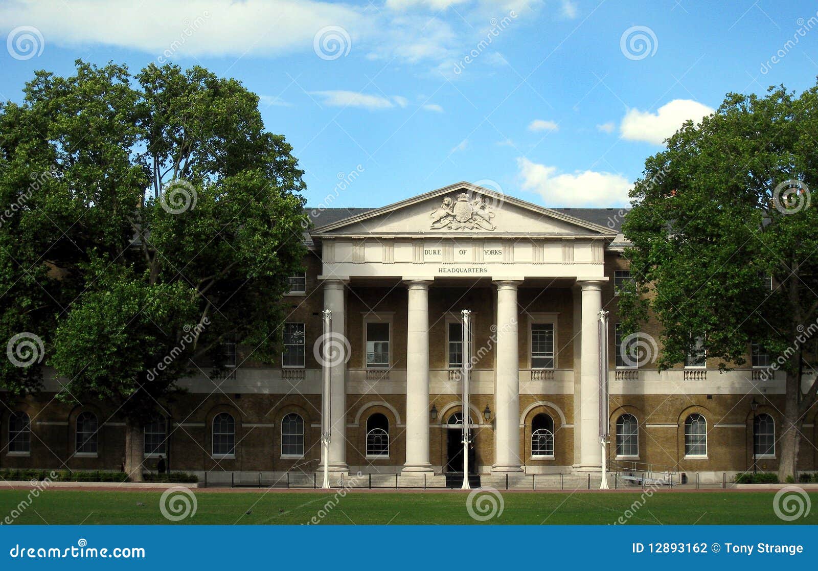 Saatchi Gallery London stock photo. Image of saatchi - 12893162