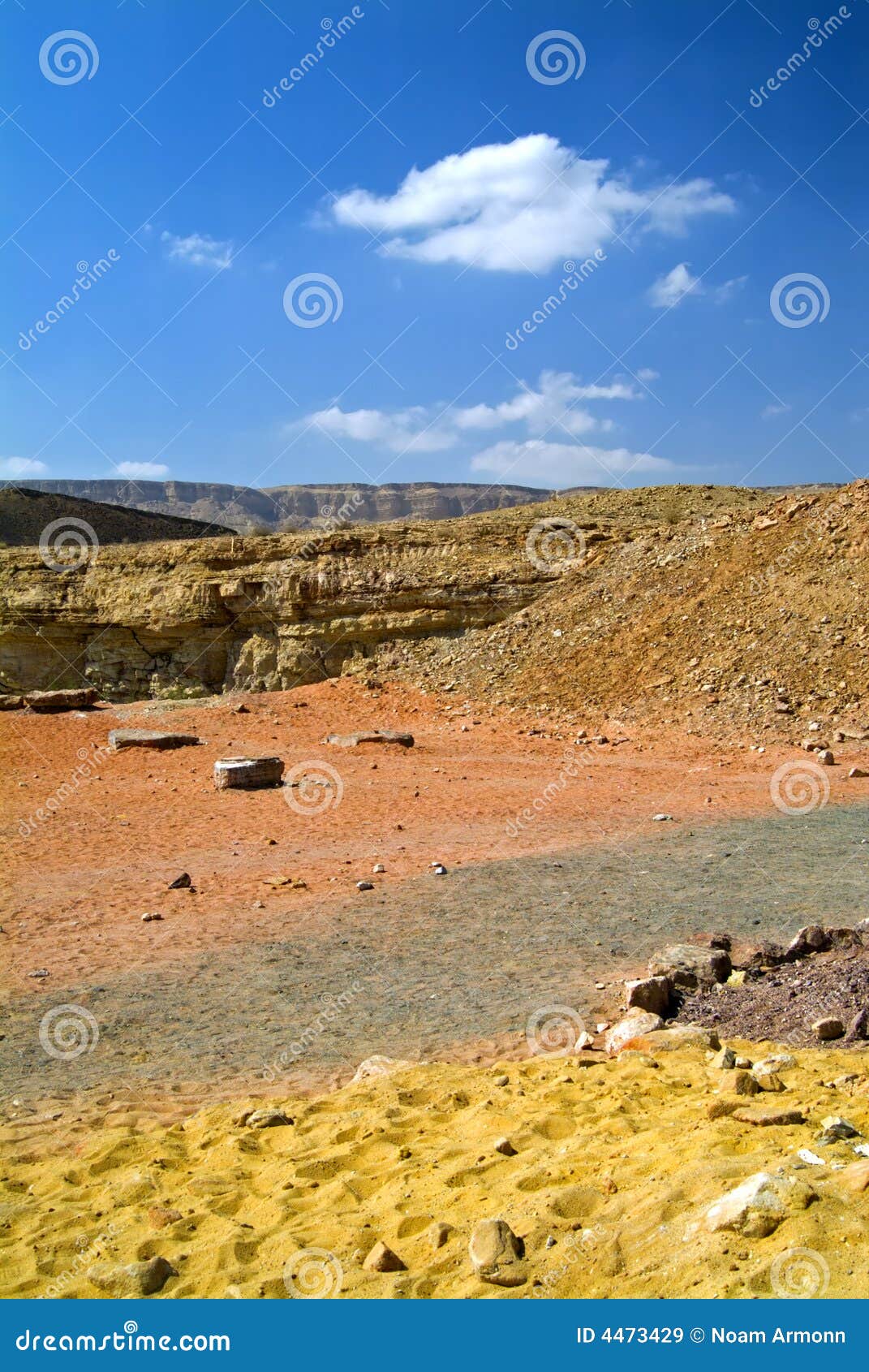 Sabbia colorata immagine stock. Immagine di asciutto, beige - 4473429