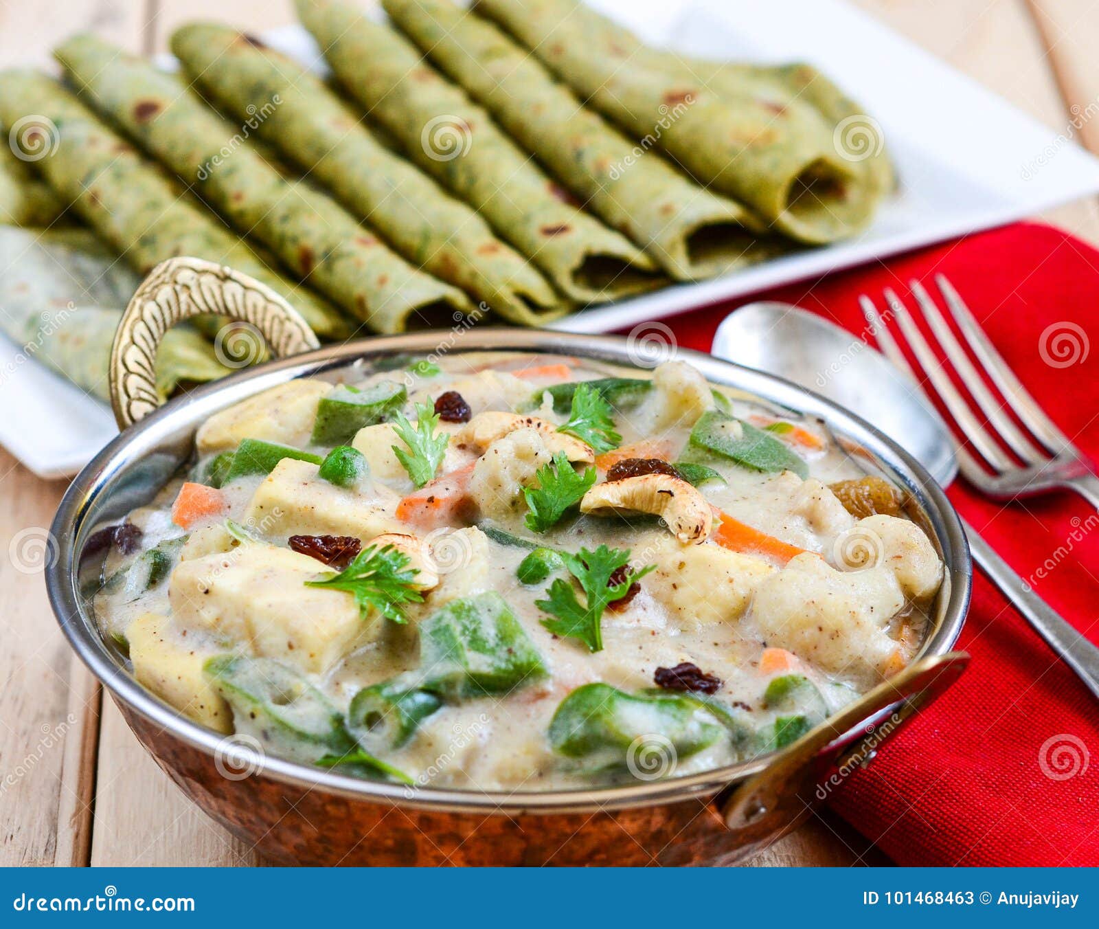 Sabji con roti del palak imagen de archivo. Imagen de gotas - 101468463