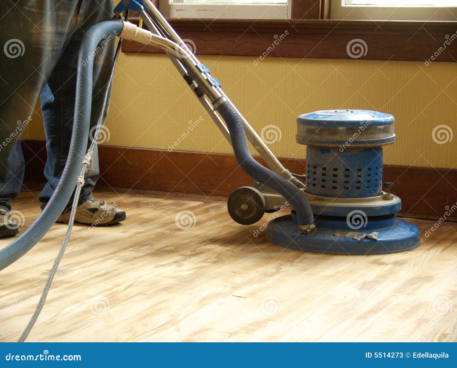 Sablage D'étage De Bois Dur Image stock - Image du bois, maison: 5514273