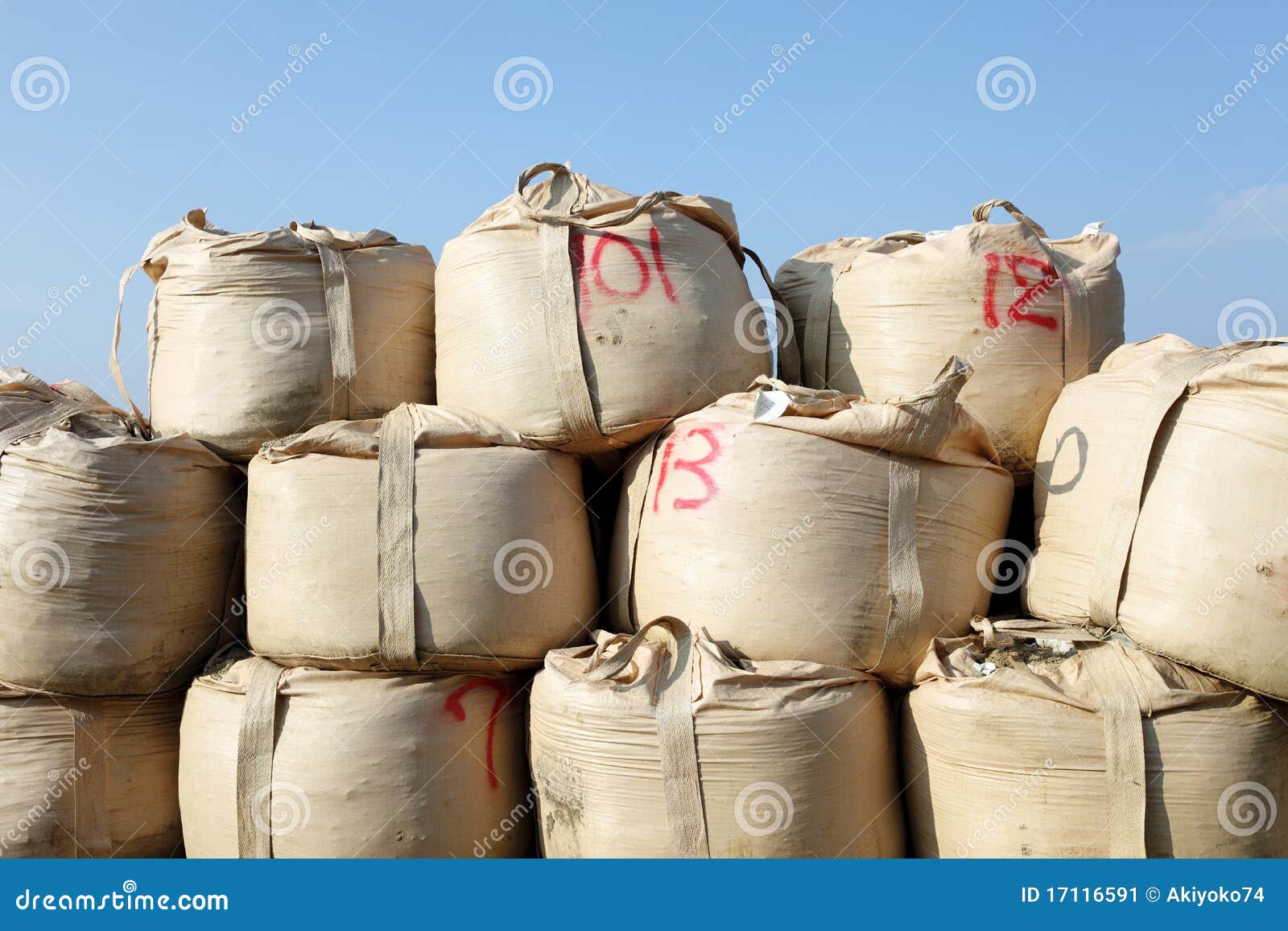 Sac de sable image stock. Image du normal, contexte, earth - 17116591