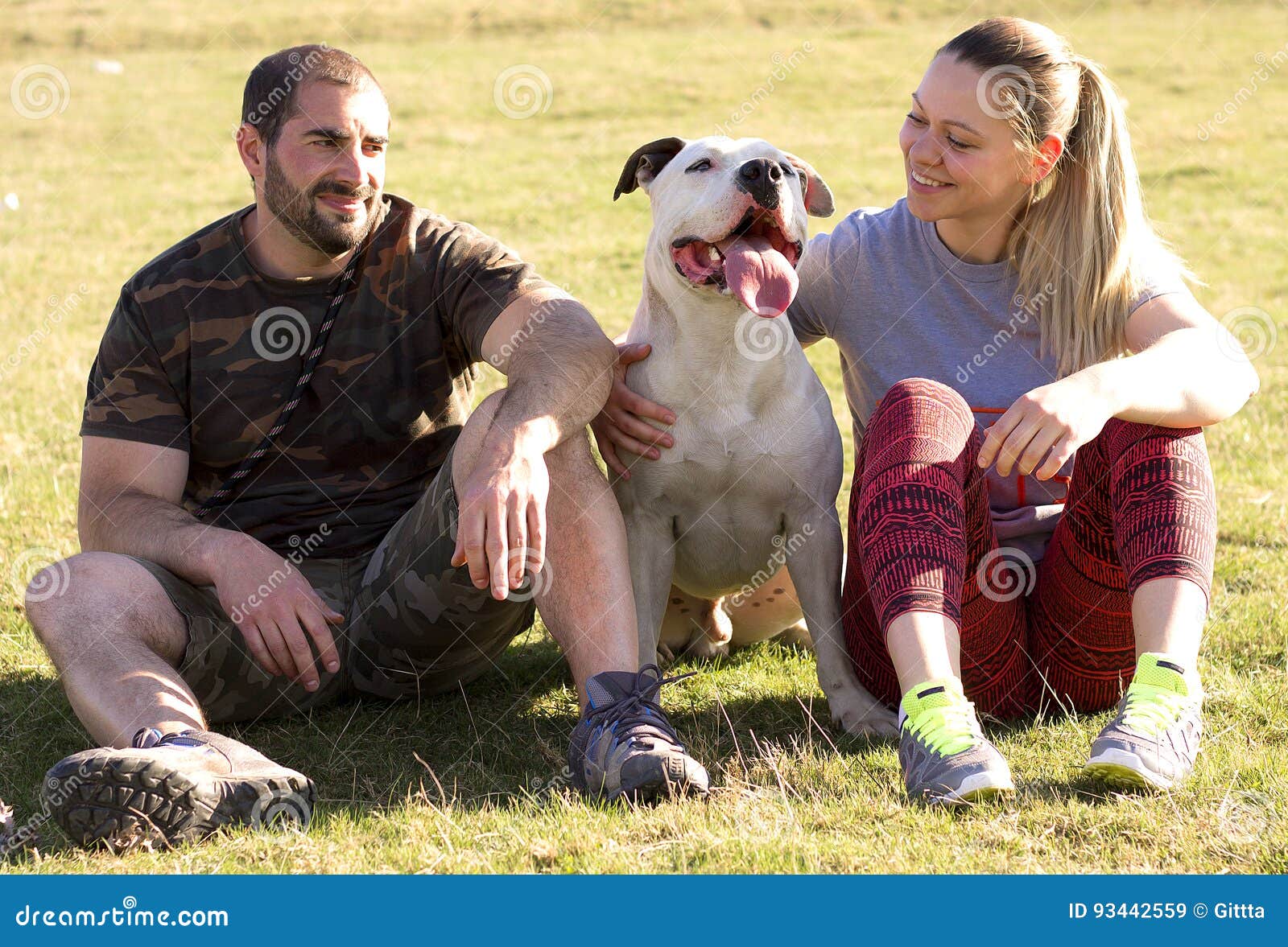 Sacando El Perro Para Un Paseo Imagen de archivo - Imagen de exterior ...