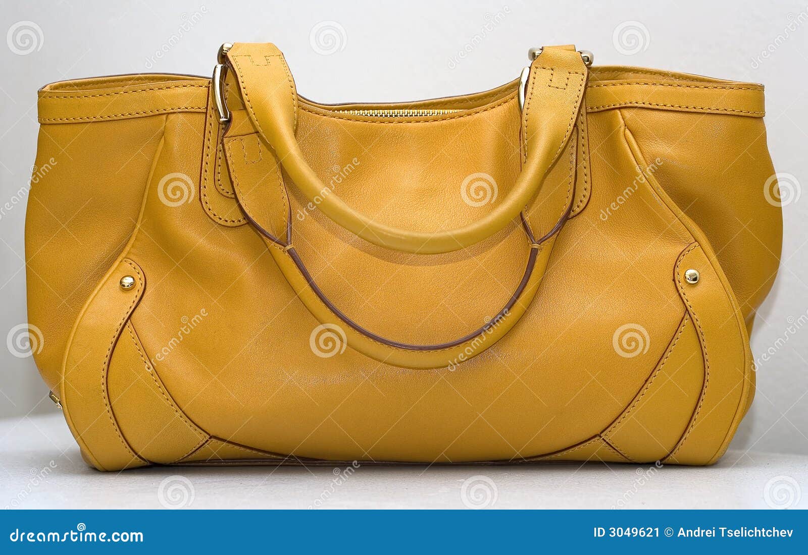 Sacchetto giallo immagine stock. Immagine di borsa, modo - 3049621