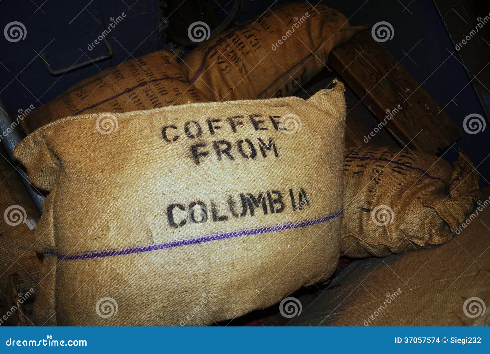 Saco del café foto de archivo. Imagen de carga, etiquetado - 37057574