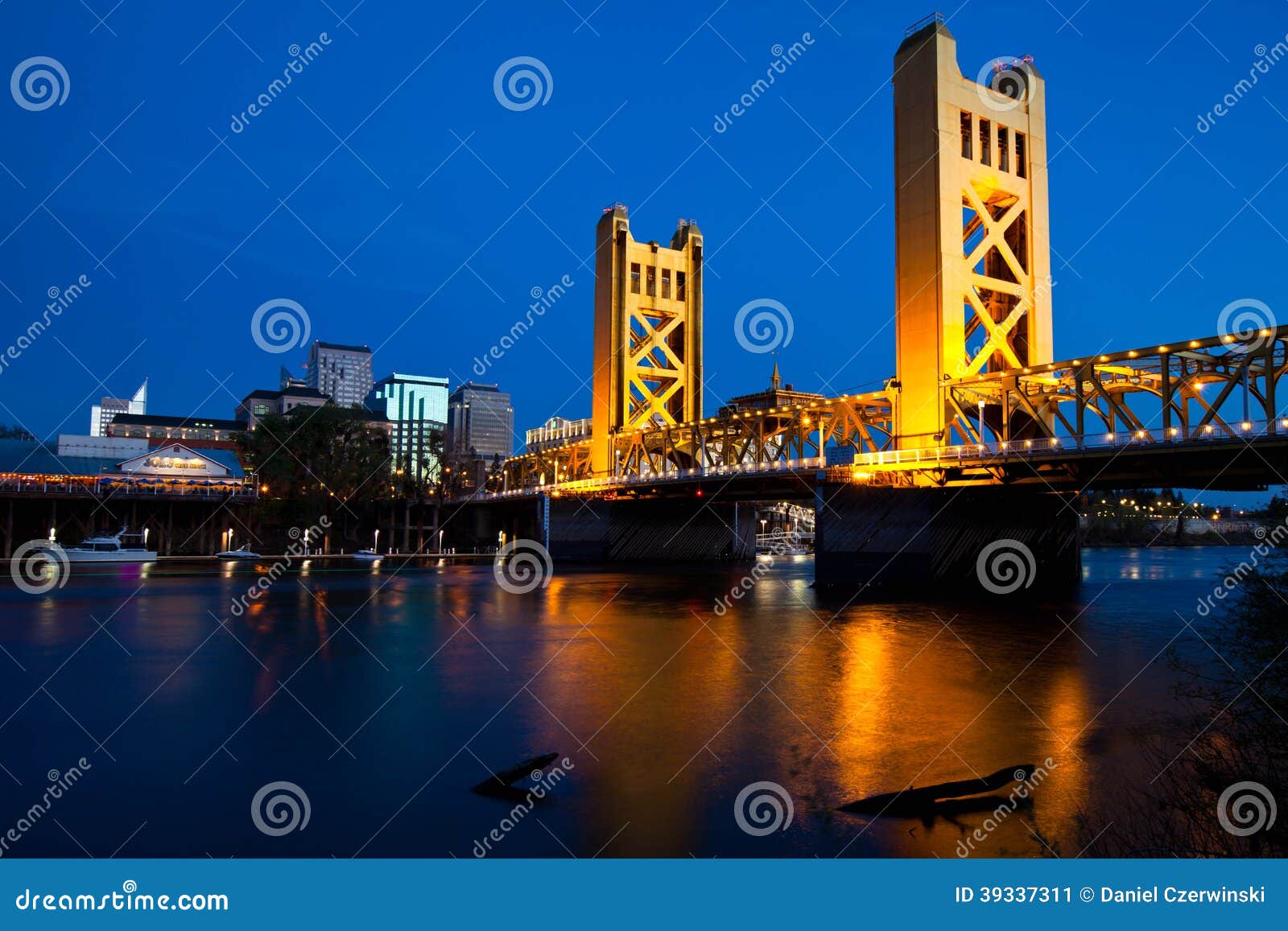 Sacramento Bridge editorial photo. Image of california - 39337311