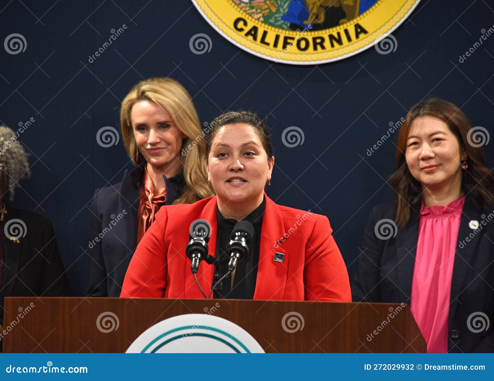Holly Martinez Speaking At The California S Equal Pay Day Pledge Event