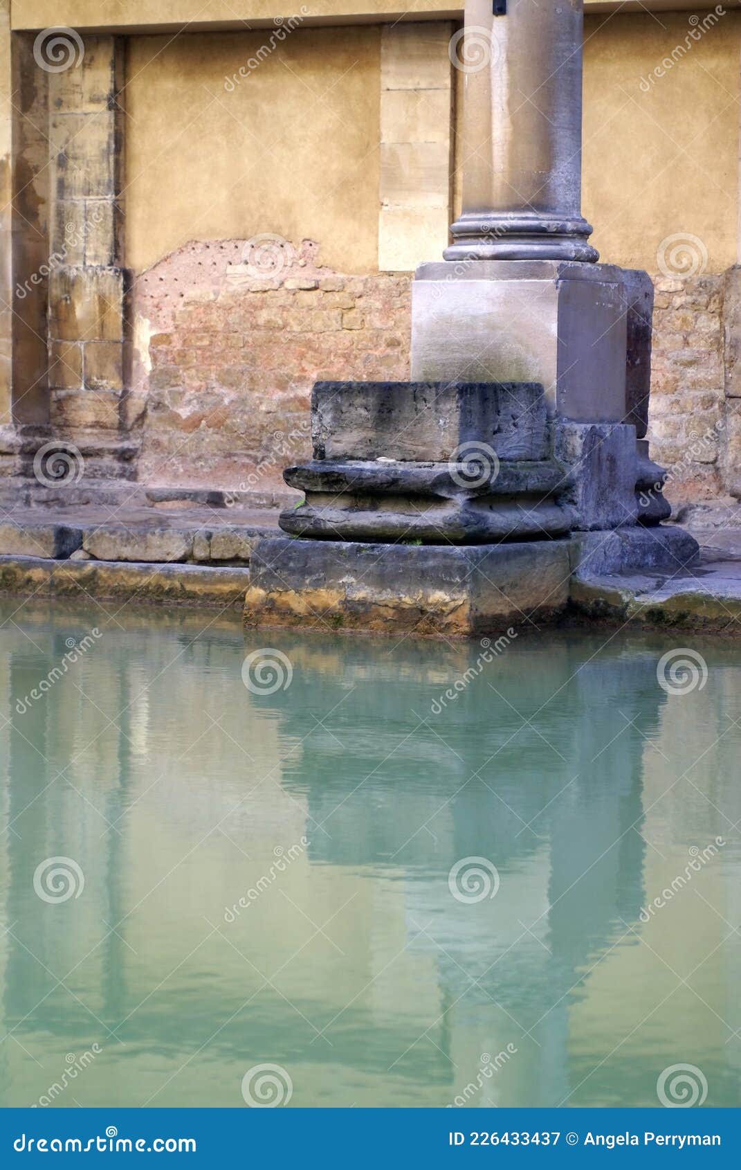 Sacred Pool at the Roman Baths Stock Image - Image of europe, tourism ...