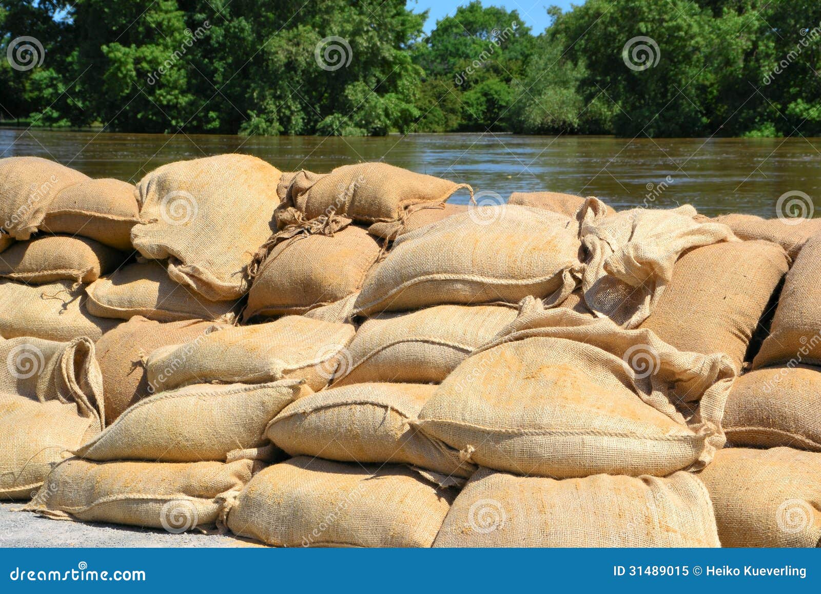 Sacs De Sable Remplis Comme Protection Contre Des Inondations Image ...