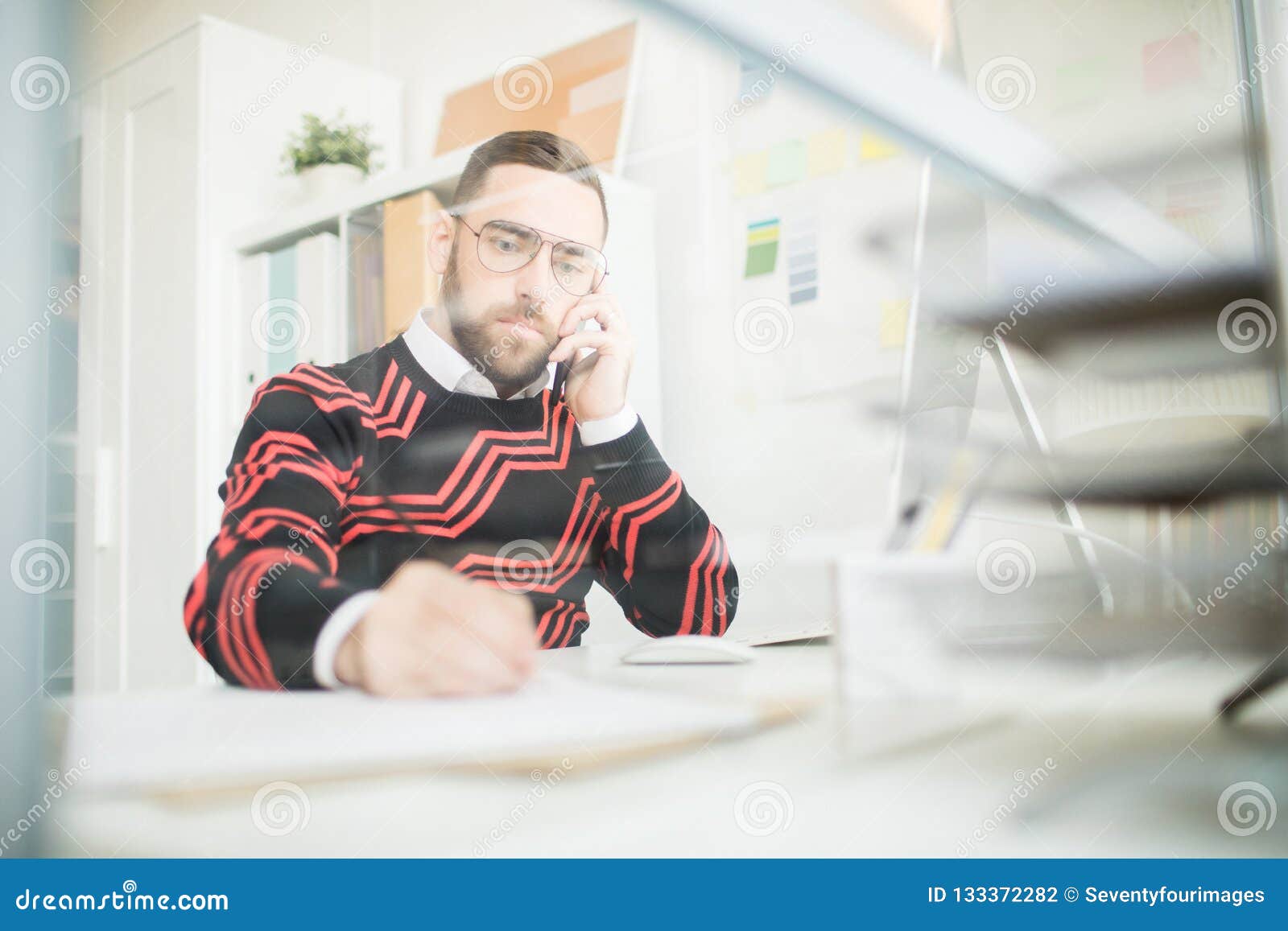 Sad Manager Talking To Dissatisfied Client Stock Photo - Image of ...