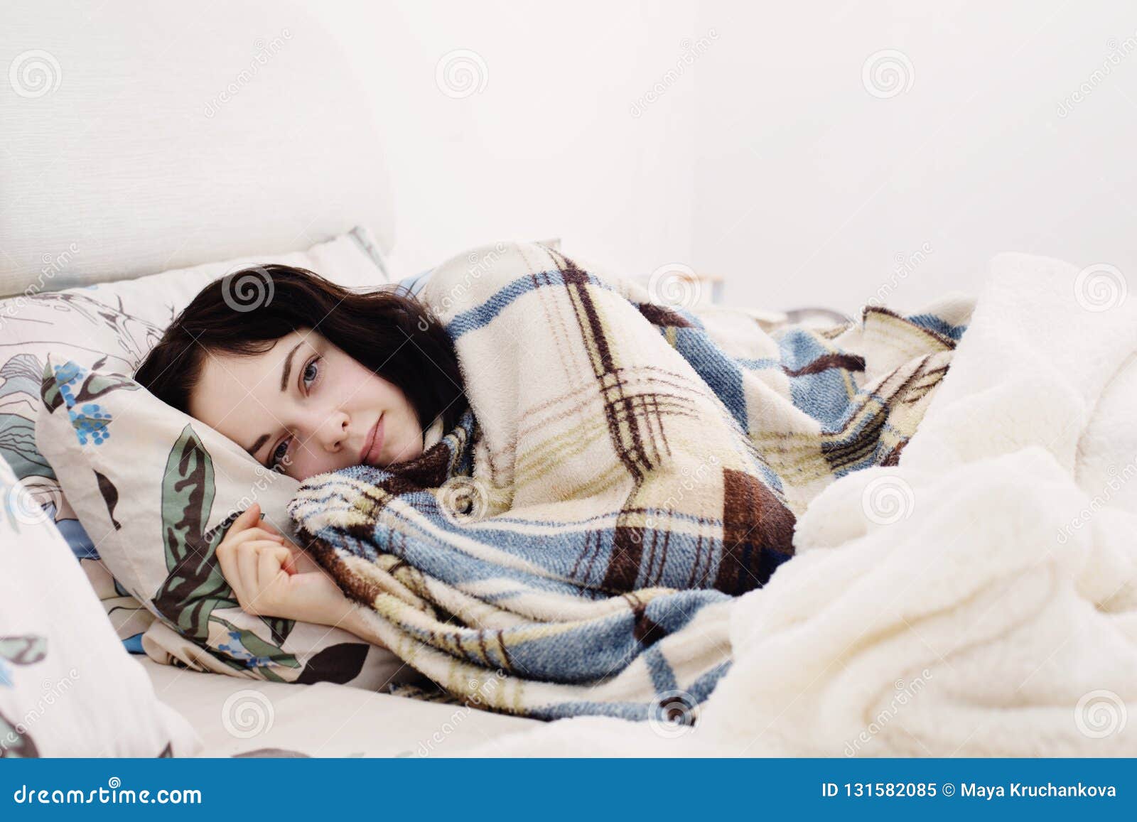Sick girl in bed stock image. Image of sickness, tissue - 131582085