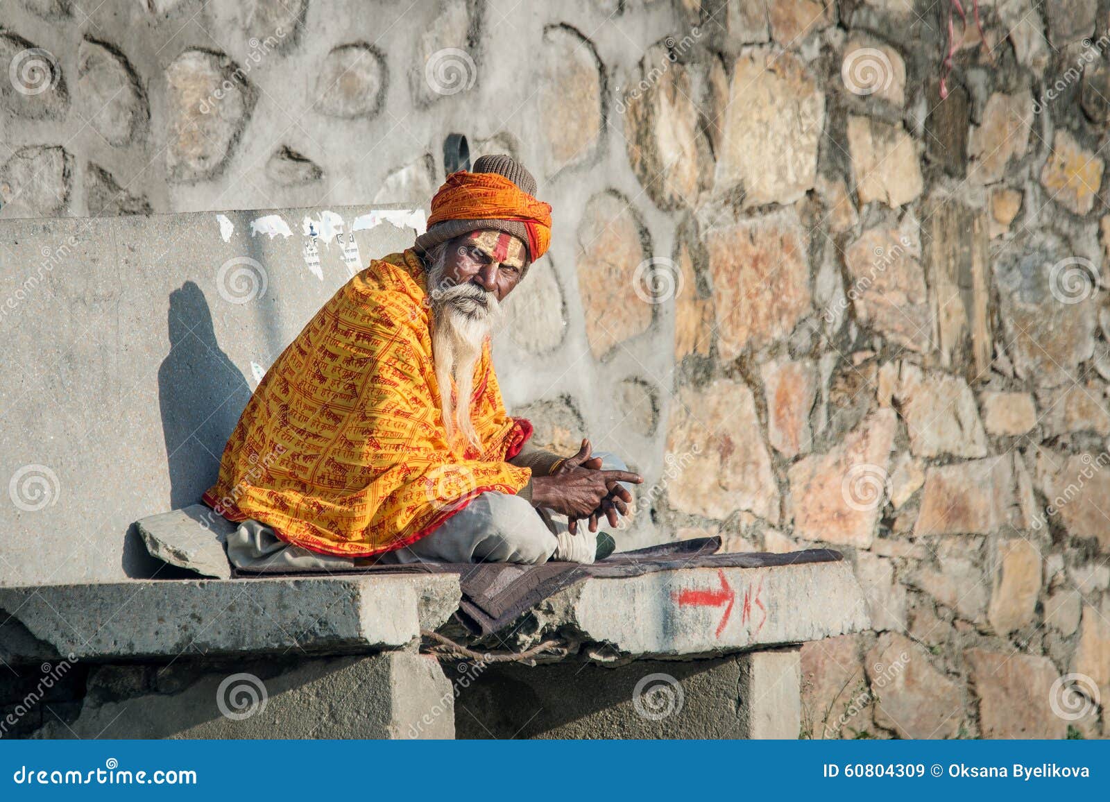 Sadhu Avec Le Visage Peint Traditionnel, Népal Image stock éditorial ... Sadhu Avec Le Visage Peint Traditionnel, Népal Image stock éditorial ...