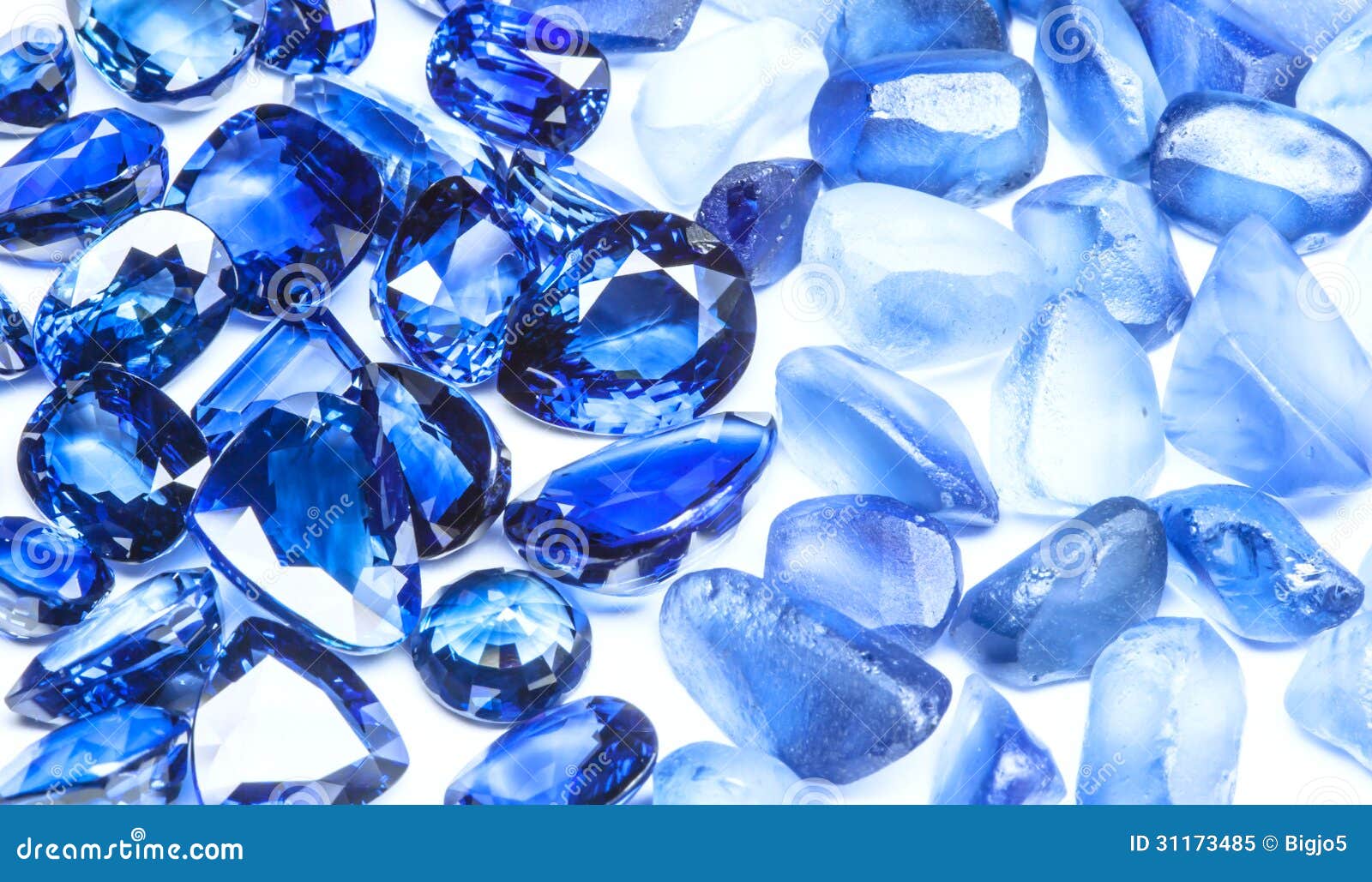 Safiras azuis imagem de stock. Imagem de mineral, azul - 31173485