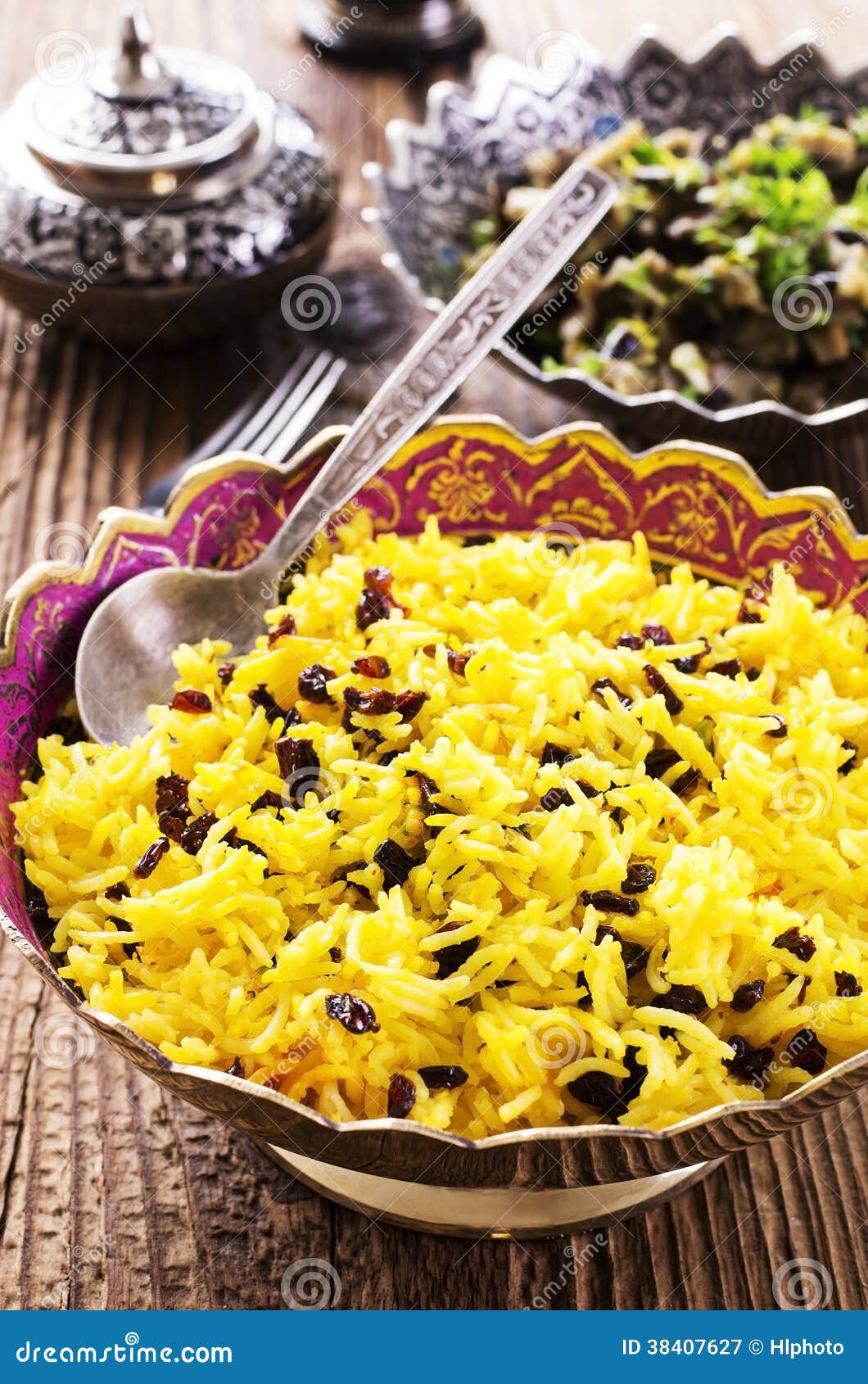 Safran-Reis Mit Berberitzenbeeren Stockbild - Bild von koch, iran: 38407627