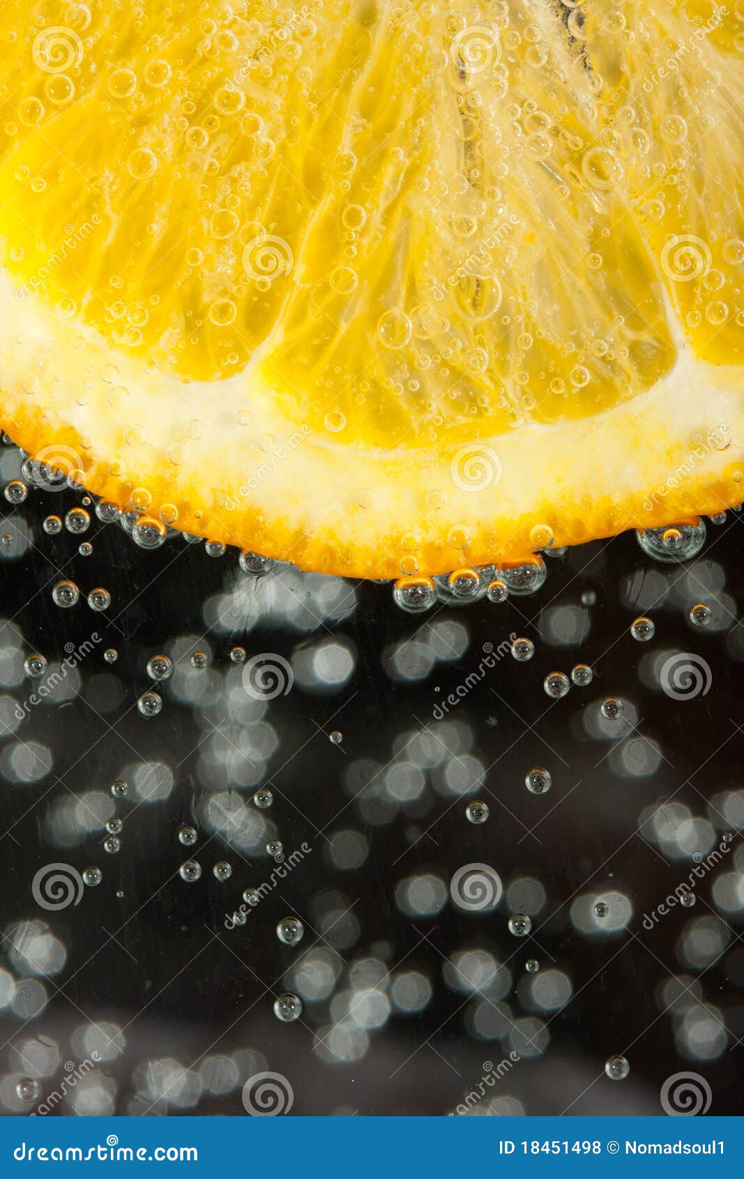 Saftige orange Scheibe stockfoto. Bild von frech, essen - 18451498