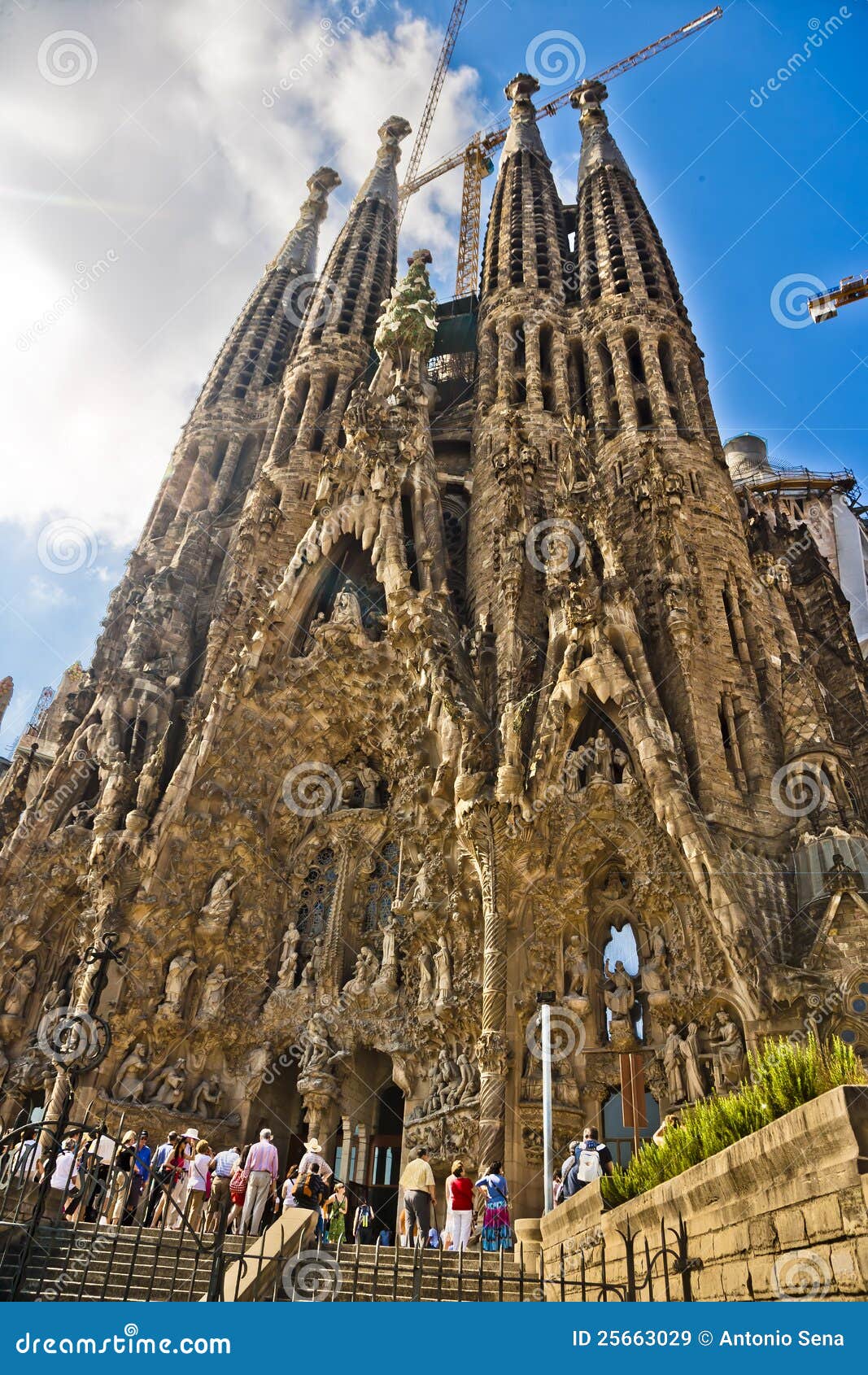 Sagrada familia editorial stock image. Image of barcelona - 25663029