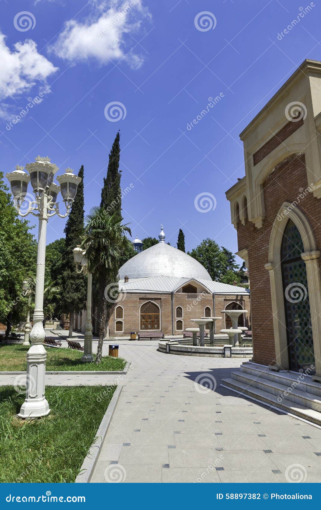 Sah Abbas Mosque En Gyandzha Foto de archivo - Imagen de cielo ...