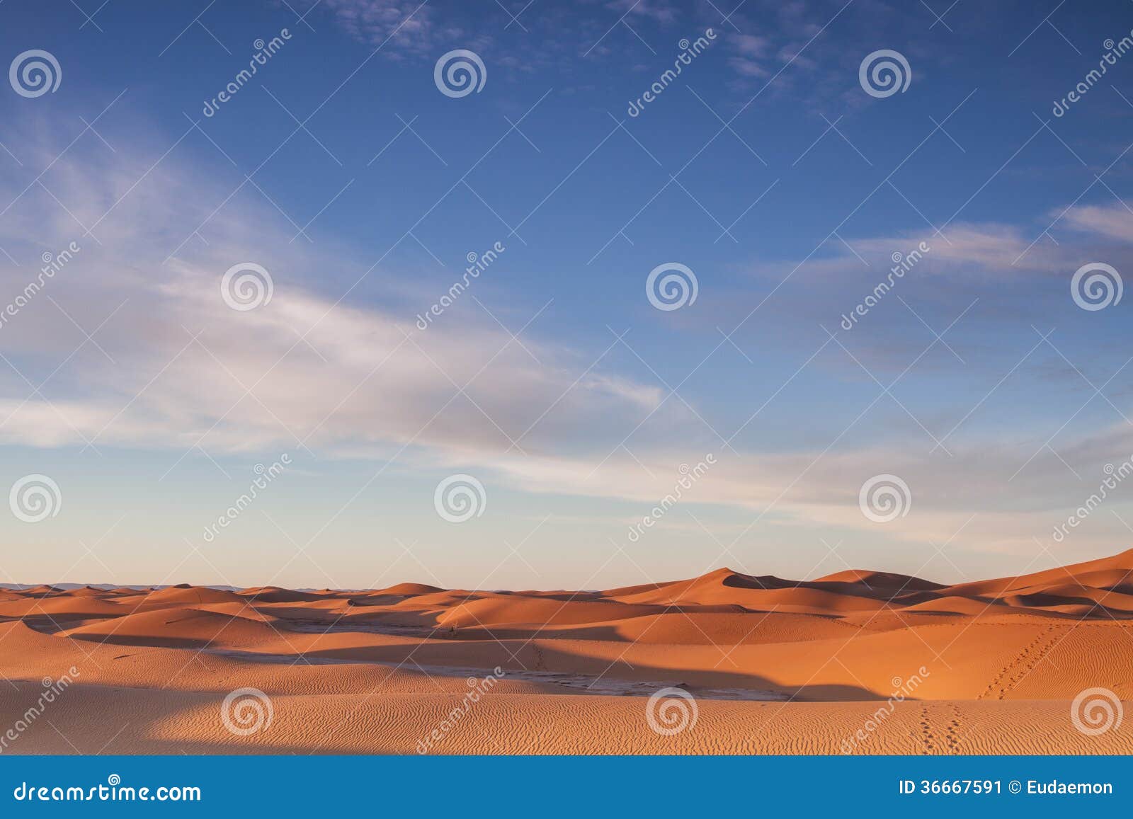 Sahara desert at sunrise stock image. Image of hill, horizon - 36667591