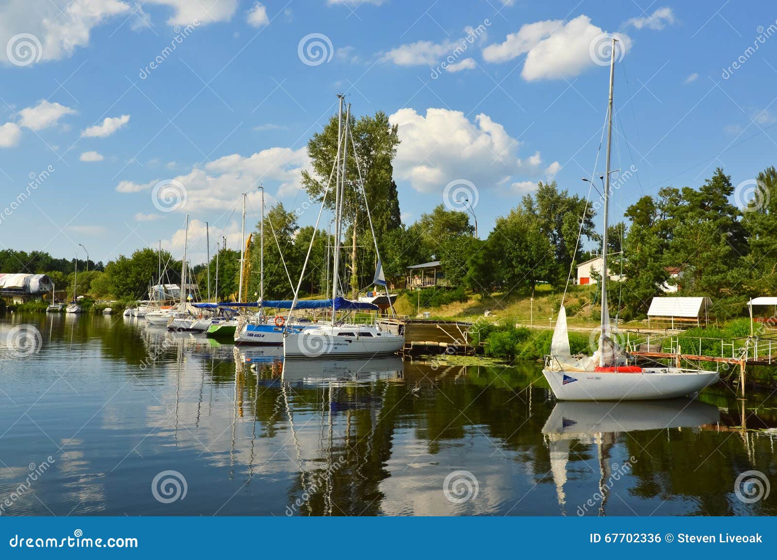 Sailboats river landscape editorial photo. Image of white - 67702336