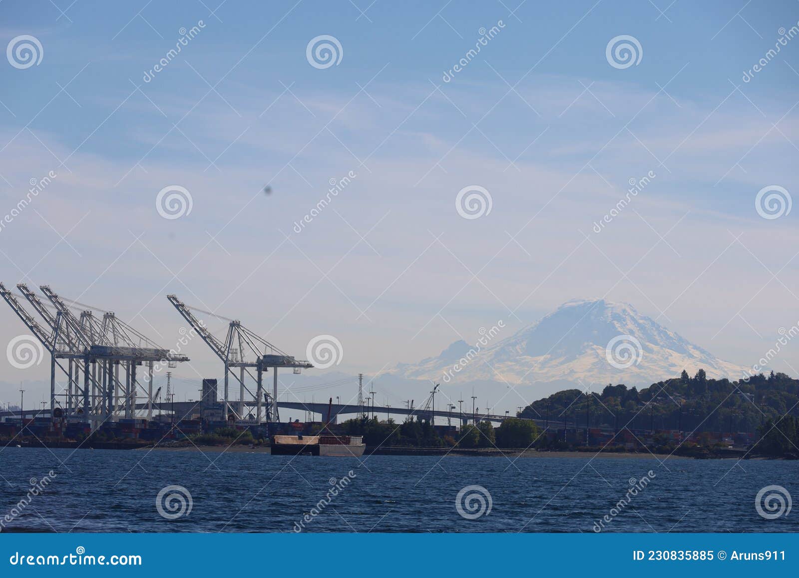 Sailing on the Lake Near Downtown Seattle Editorial Image - Image of ...
