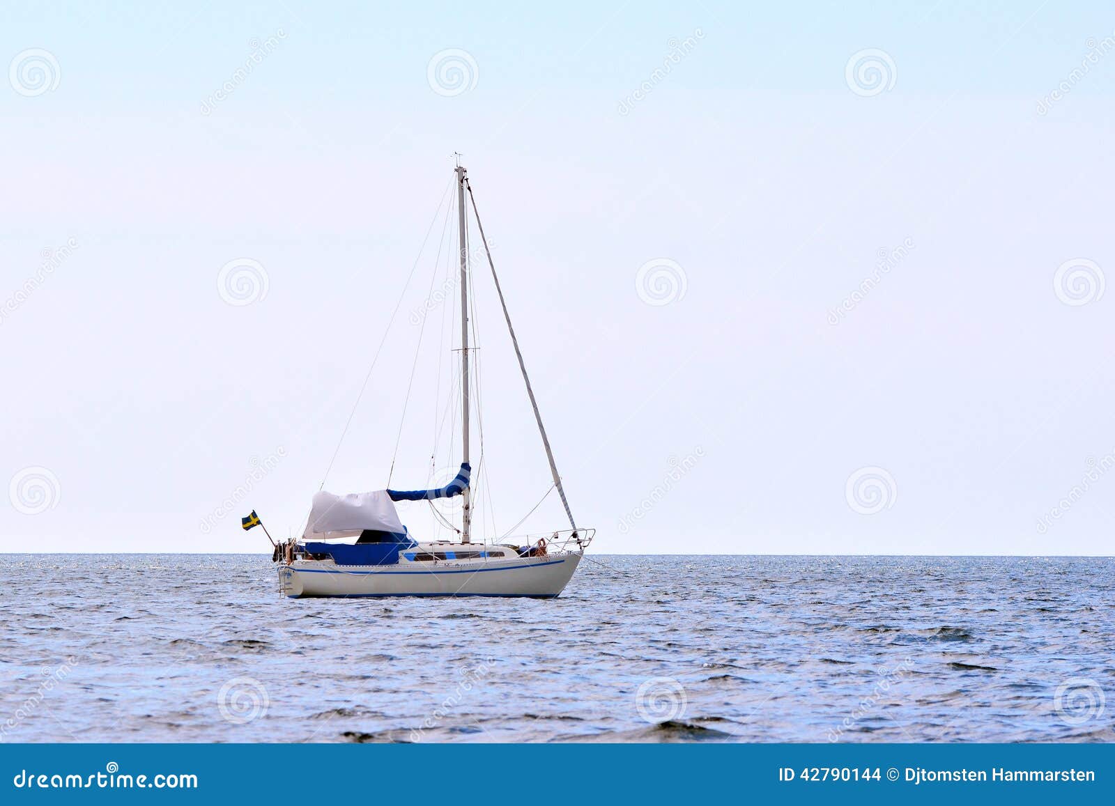Sailing and power boat editorial stock image. Image of lifestyle - 42790144