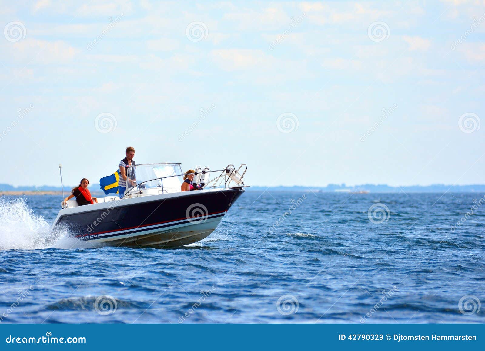 Sailing and power boat editorial stock image. Image of fishing - 42790329