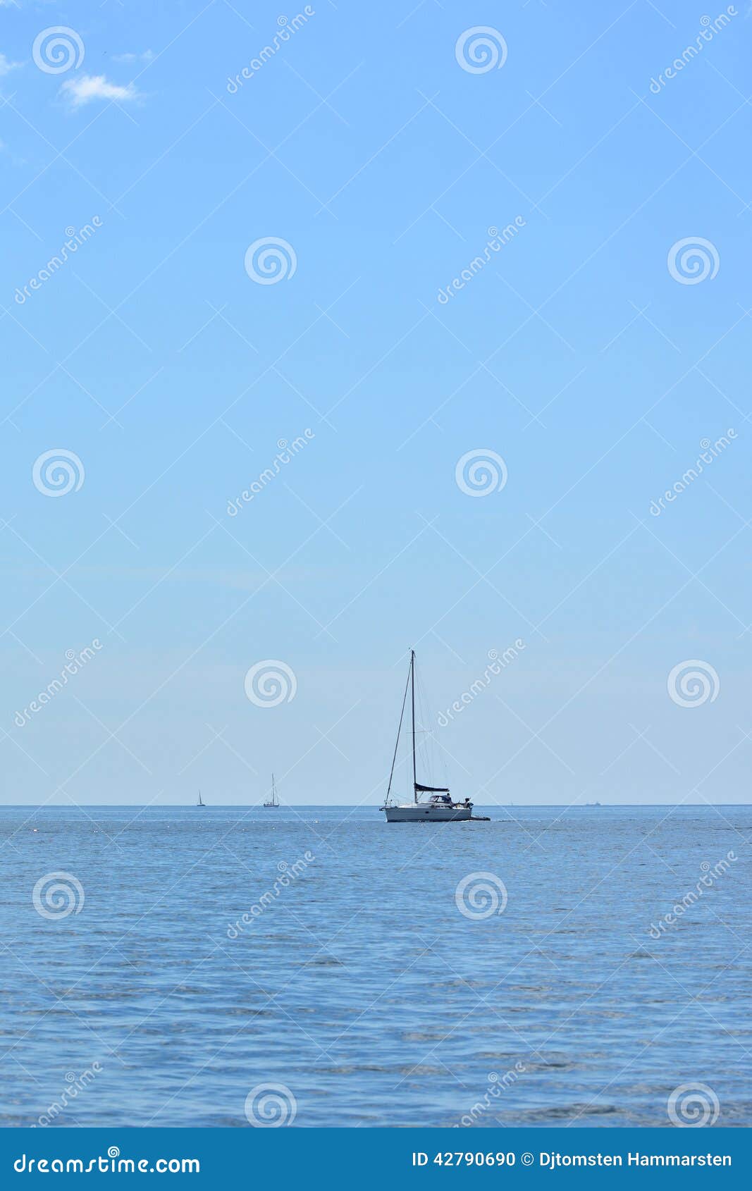 Sailing and power boat editorial image. Image of jaunt - 42790690