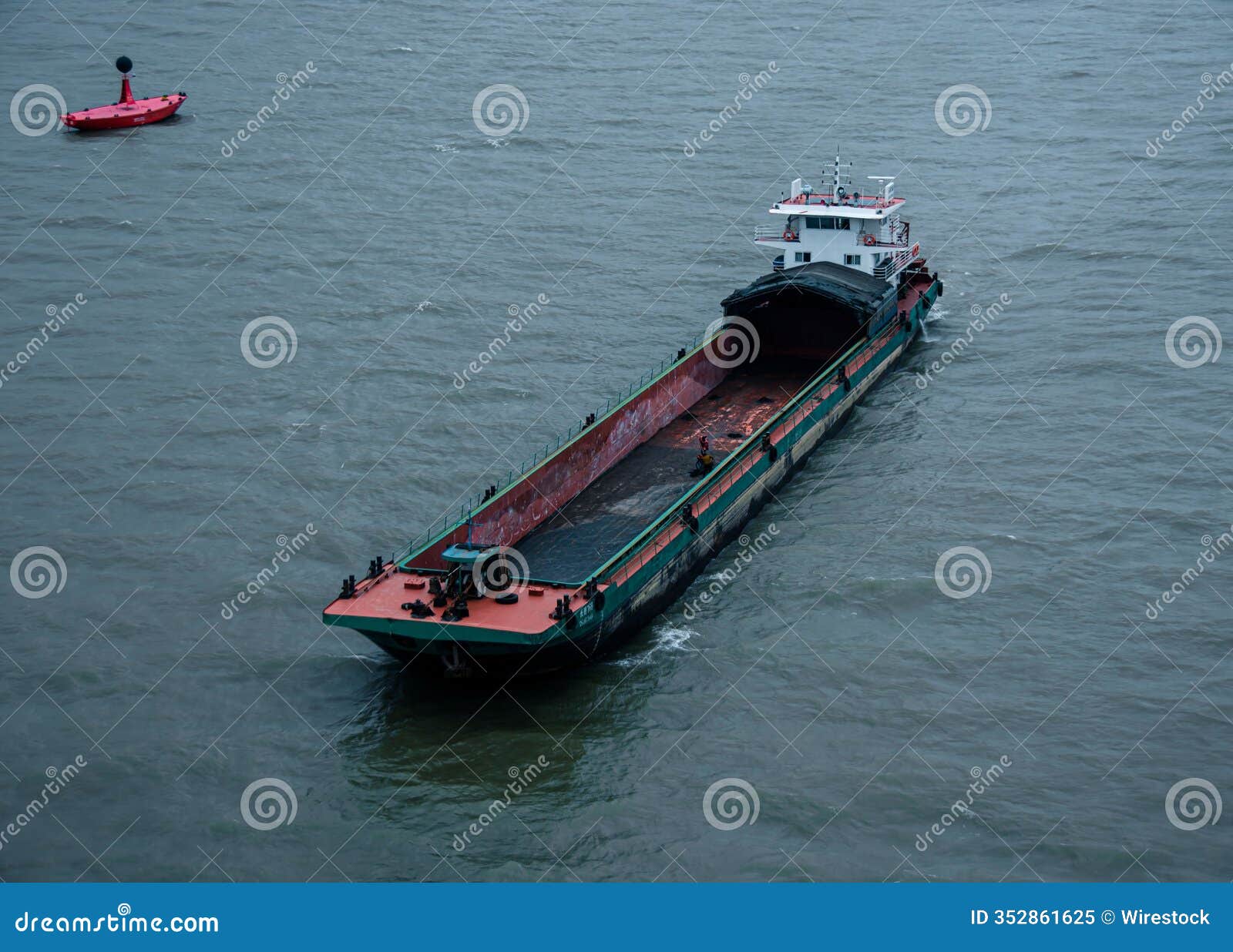 Sailing Ship with Empty Cargo Hold on the Surface of the Calm Yangtze ...