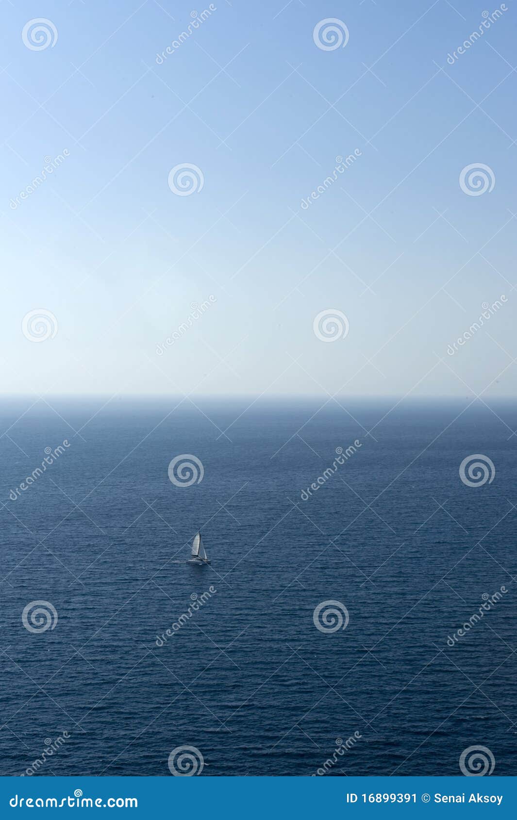Sailing yatch in the wind stock image. Image of seascape - 16899391