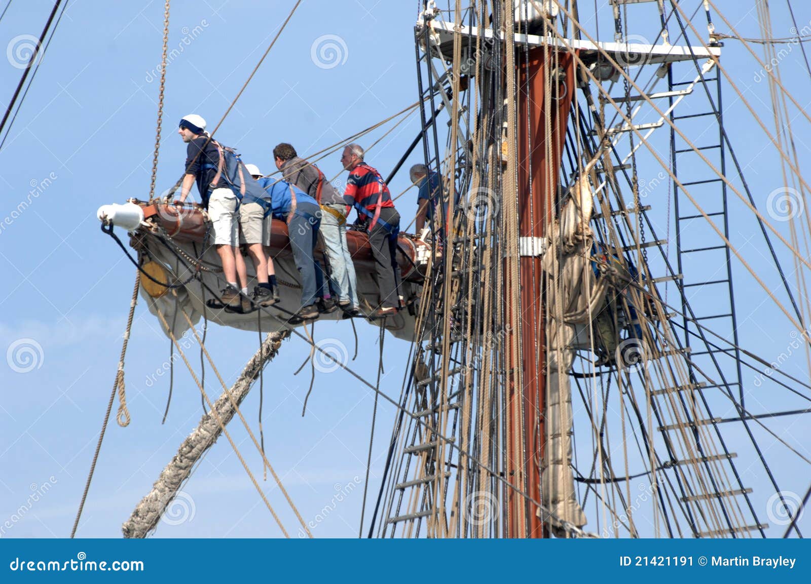 Sailors in the rigging editorial photo. Image of mast - 21421191