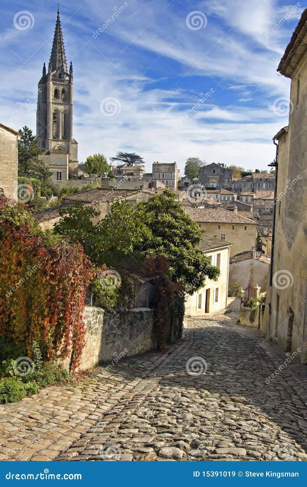 Saint Emilion stock image. Image of arch, cobbled, shops - 15391019