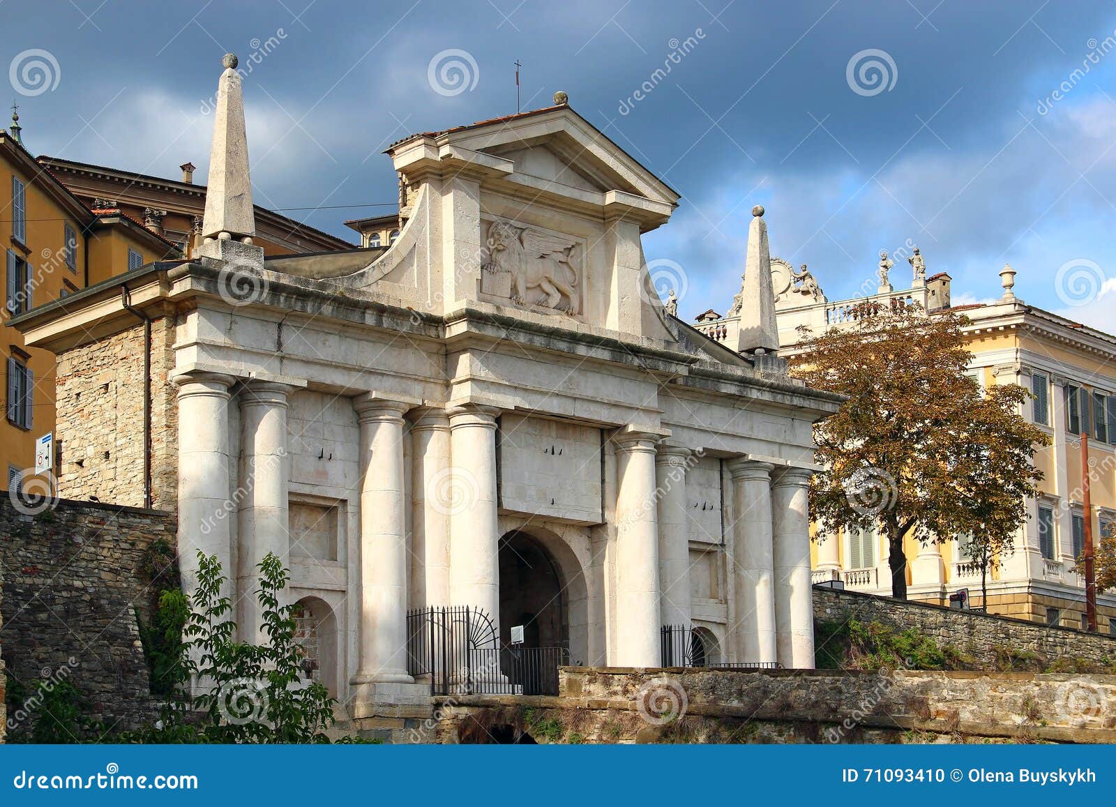 Saint Giacomo Gate, Bergame, Italie Photo stock - Image of tourisme ...