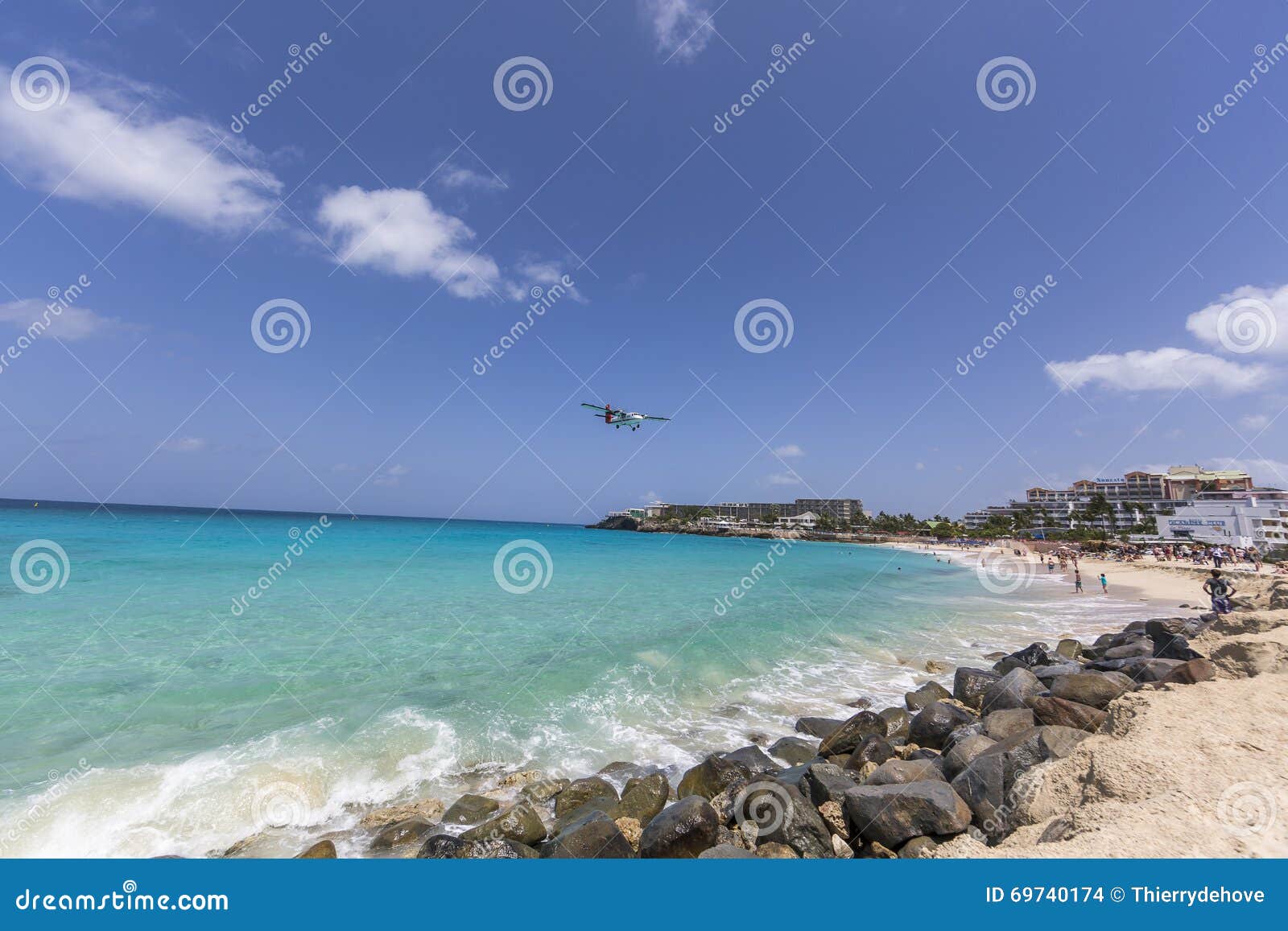 Saint Martin Beach editorial stock image. Image of indies - 69740174