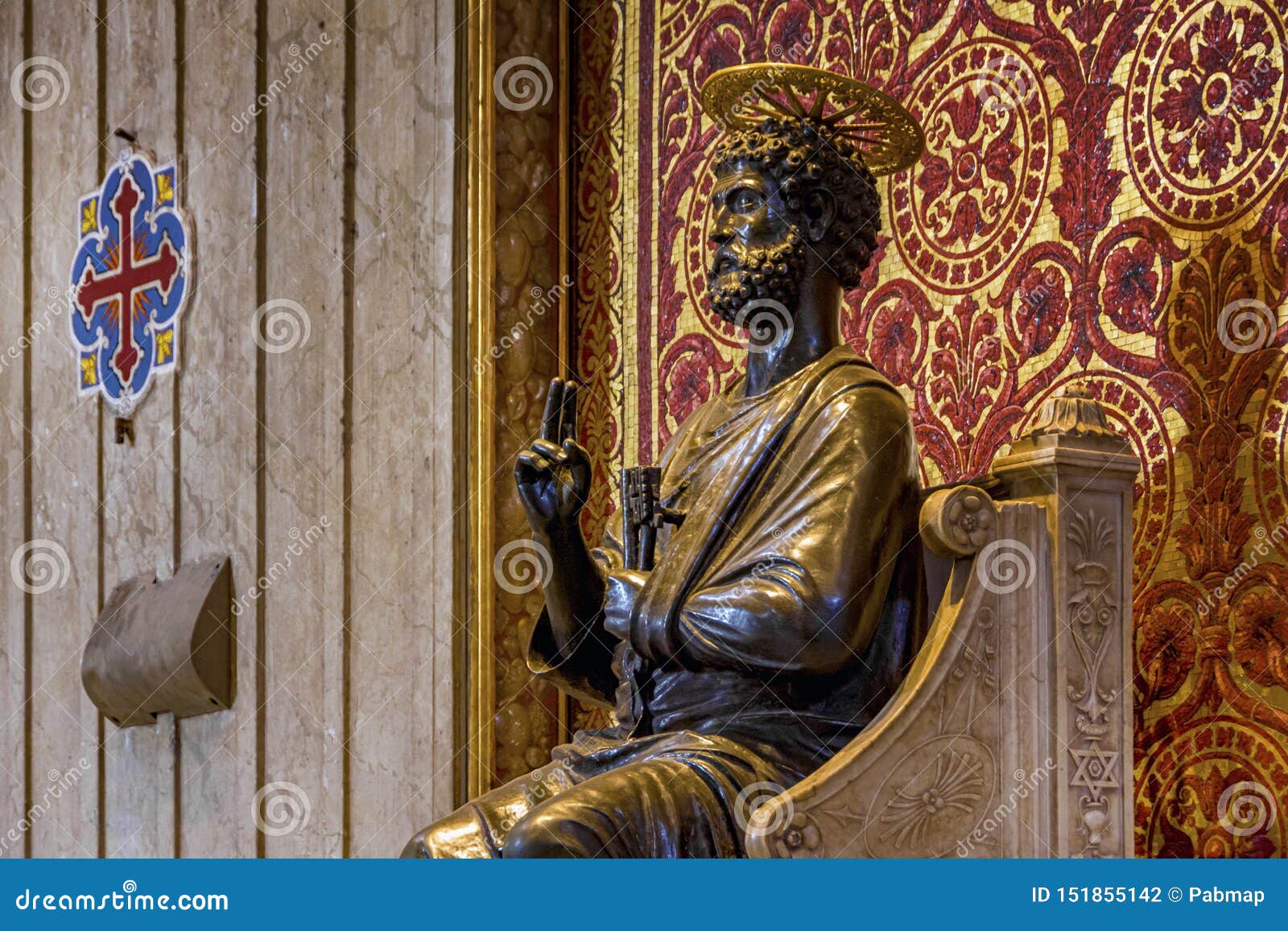 Saint Peter Statue in Basilica Vatican Rome Editorial Photography ...