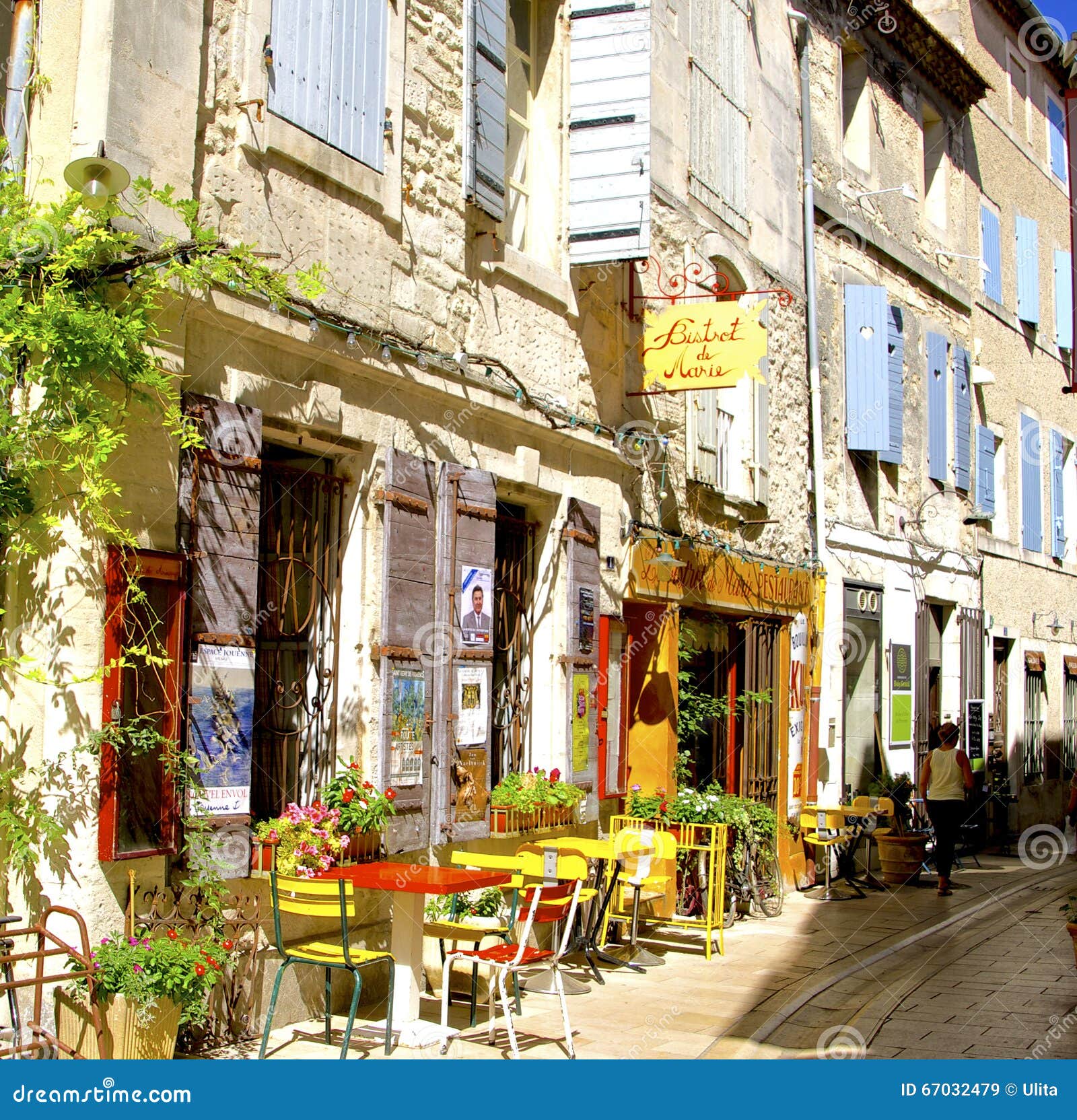 Saint Remy, rue typique image stock éditorial. Image du zone - 67032479