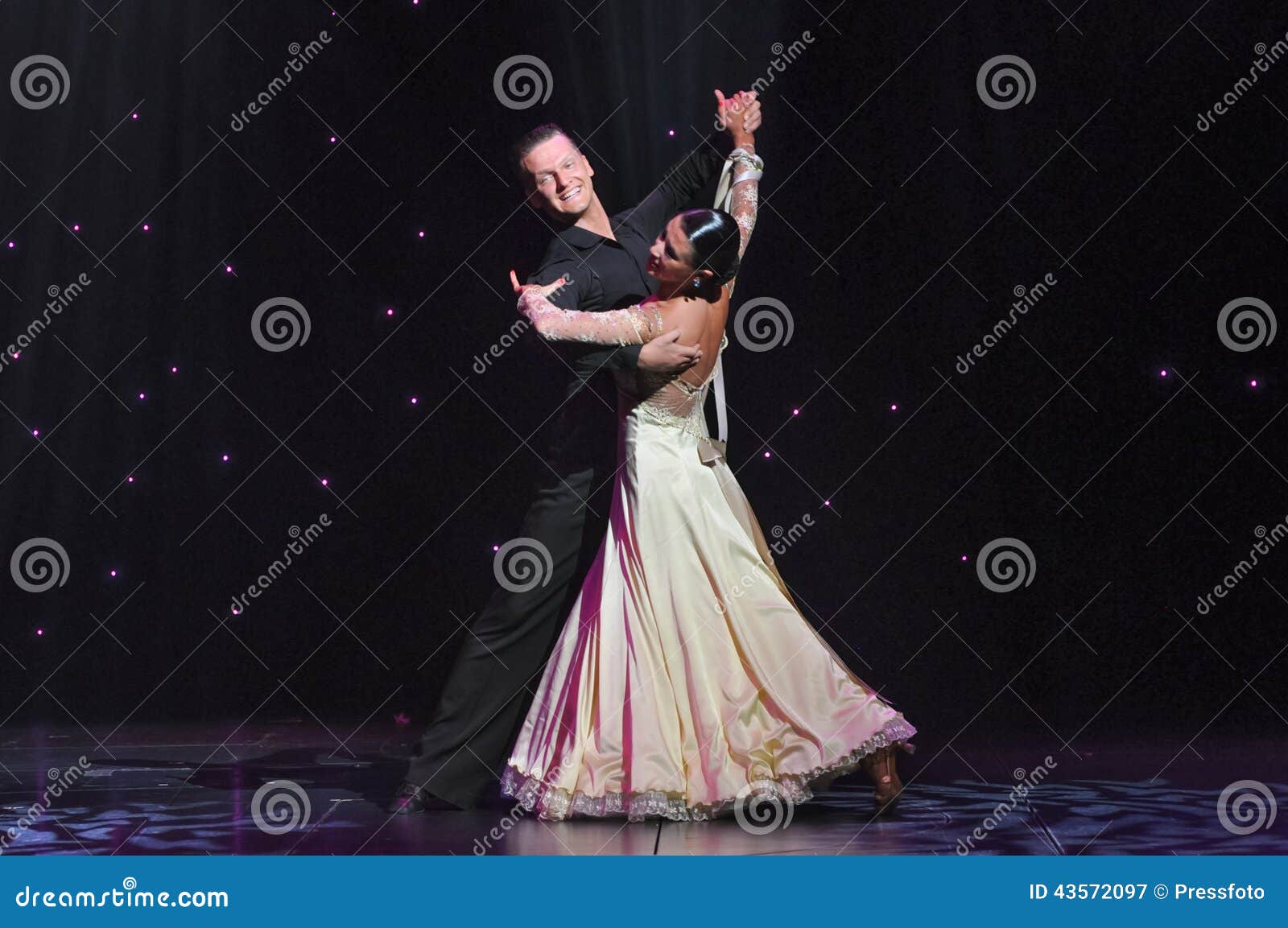 Salón de baile de vals fotografía editorial. Imagen de confidente ...