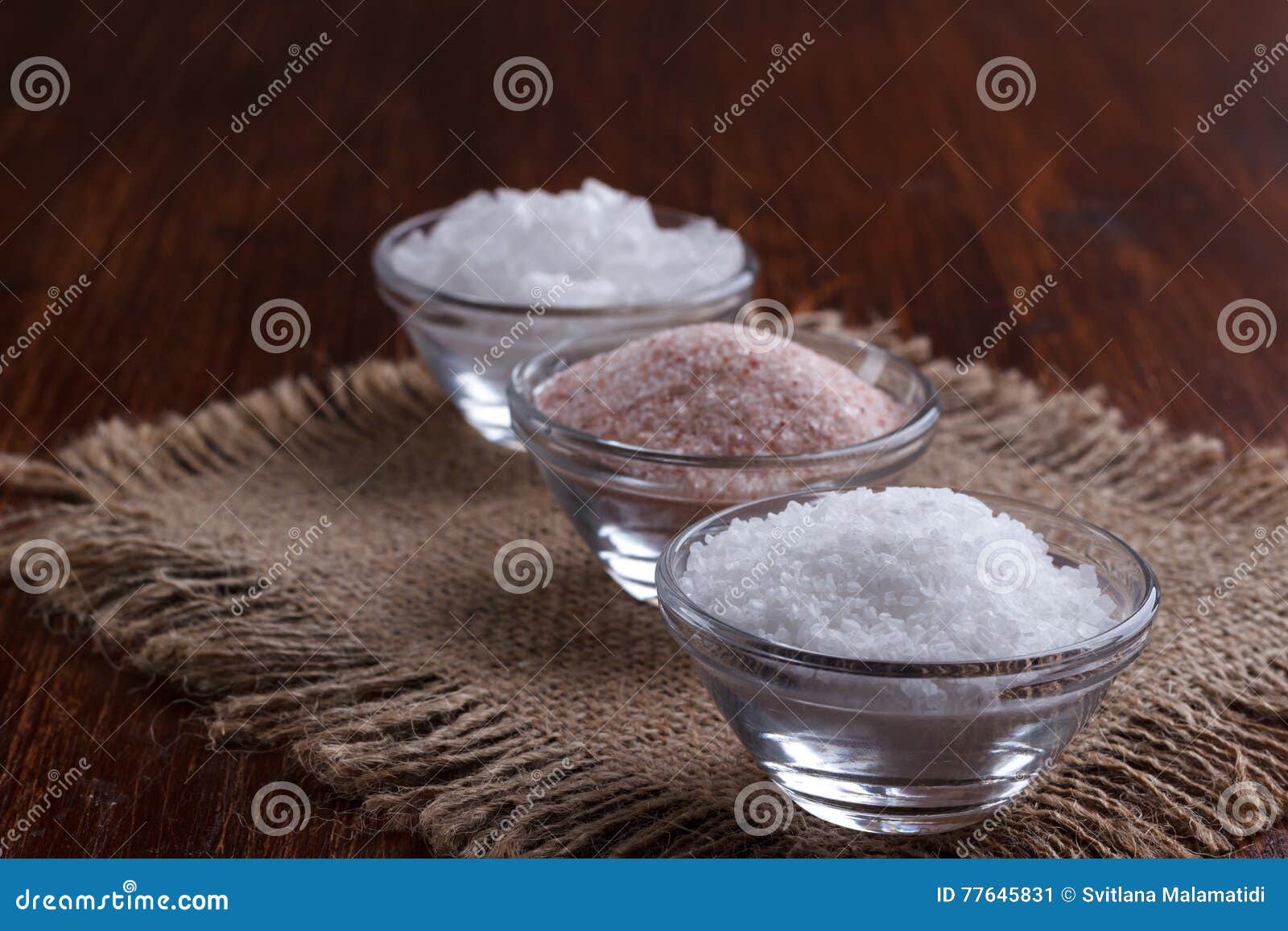 Sal blanca y rosada imagen de archivo. Imagen de grano - 77645831