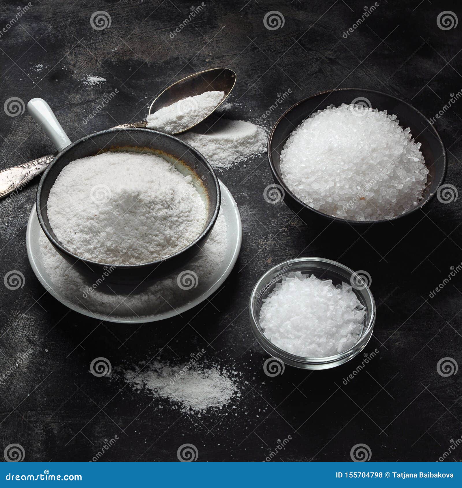 Sal De Tabela Regular E Sal Do Mar Foto de Stock - Imagem de ...