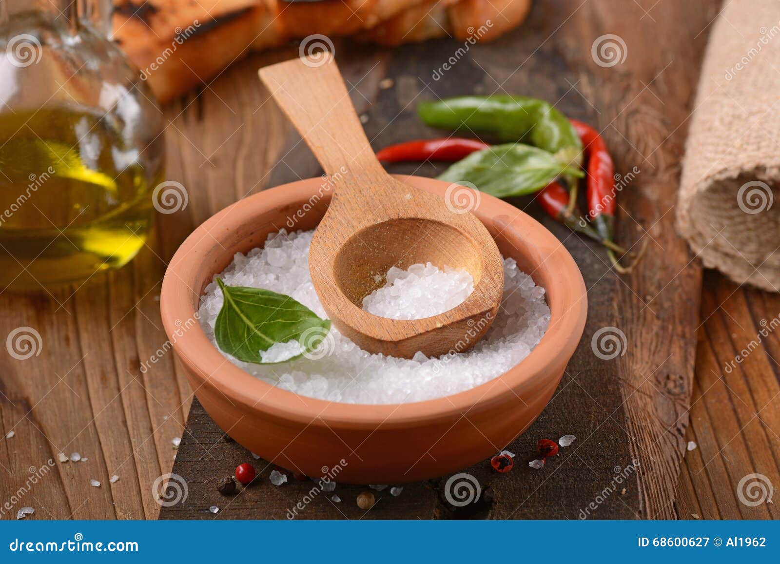 Sal Mezclada Con Yodo En El Cuenco Imagen de archivo - Imagen de ...